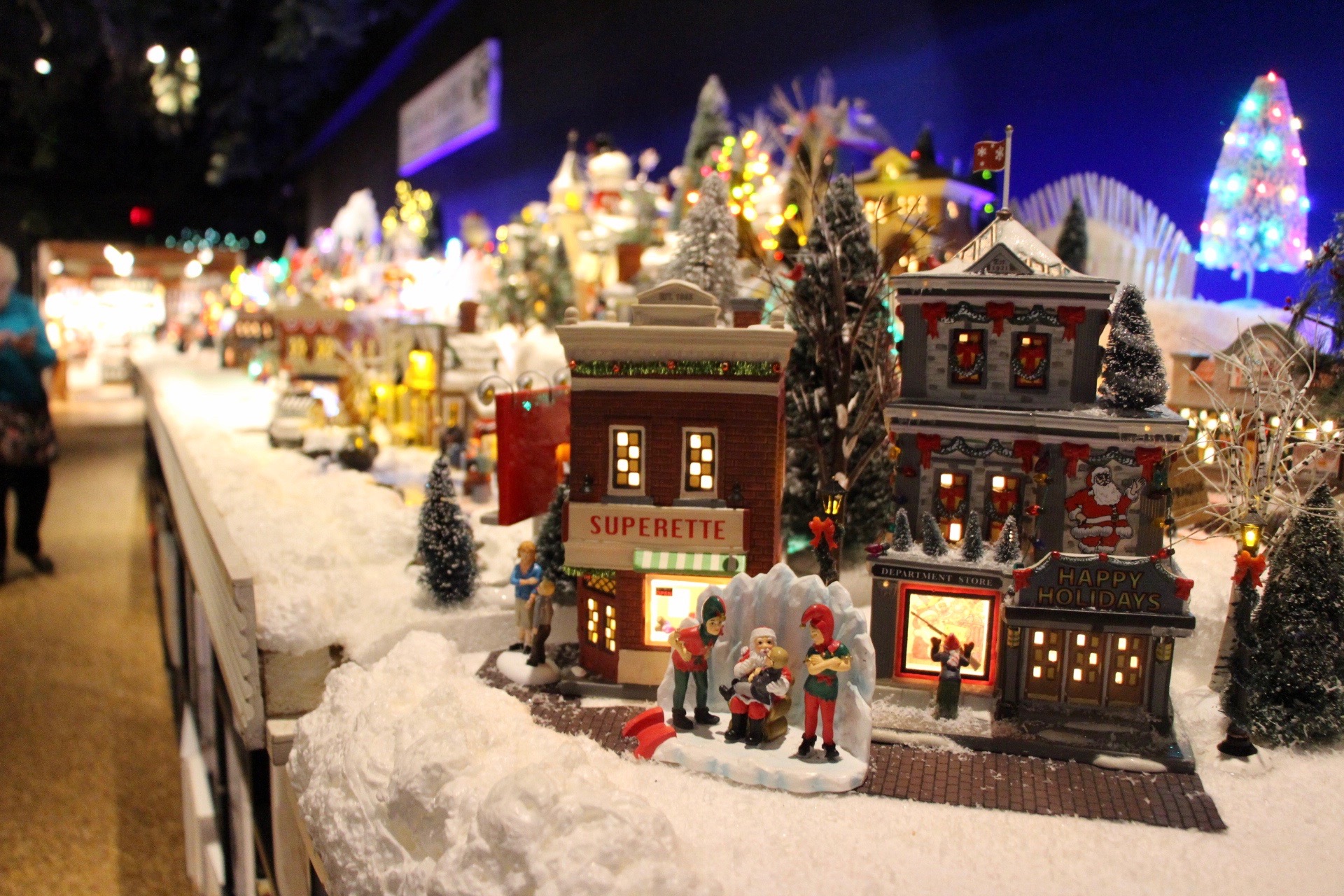 'The Scenter of the Universe': A look inside Yankee Candle Village ...