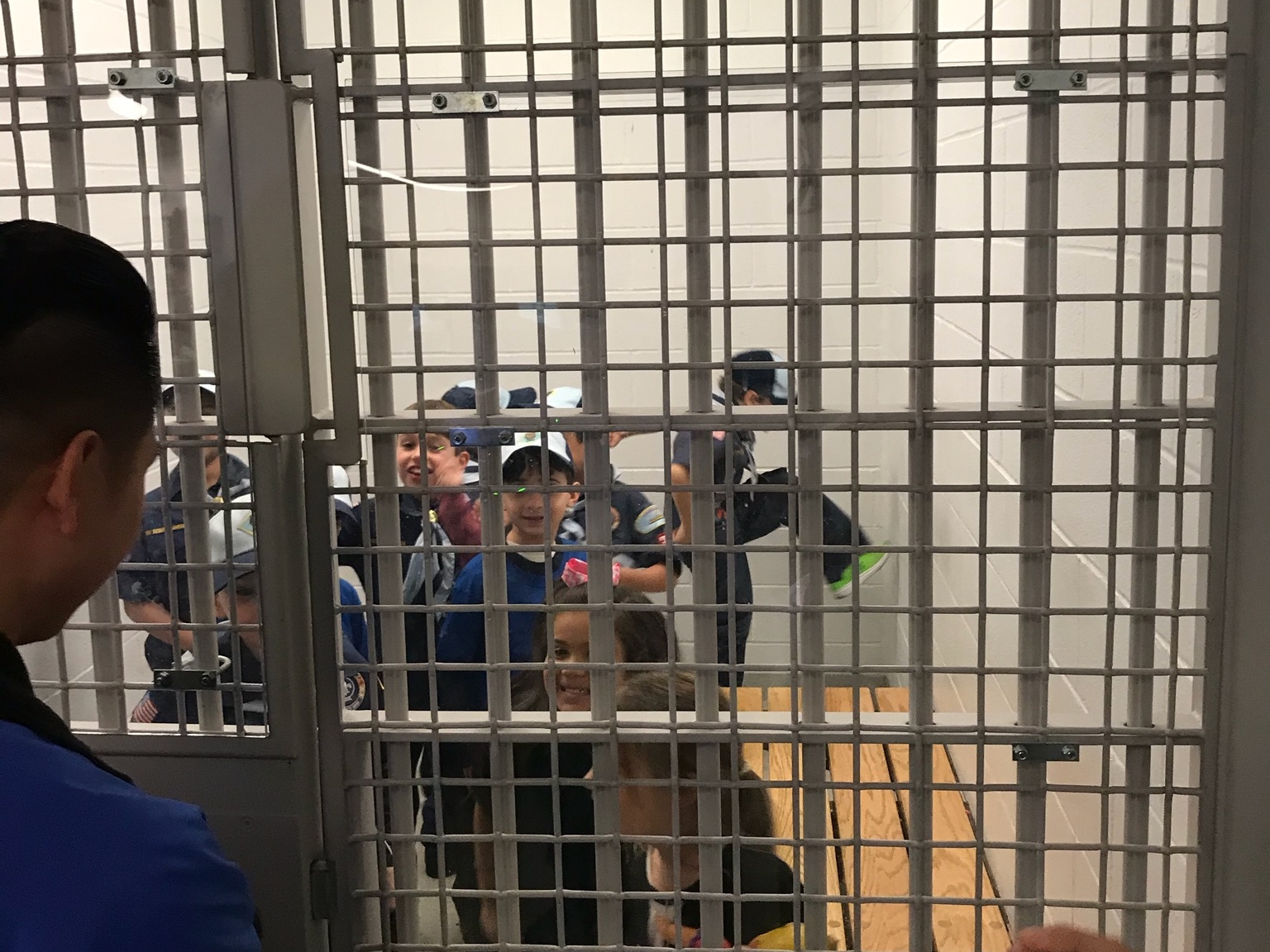 Scouts get a tour at the NYPD's 121st Precinct - silive.com