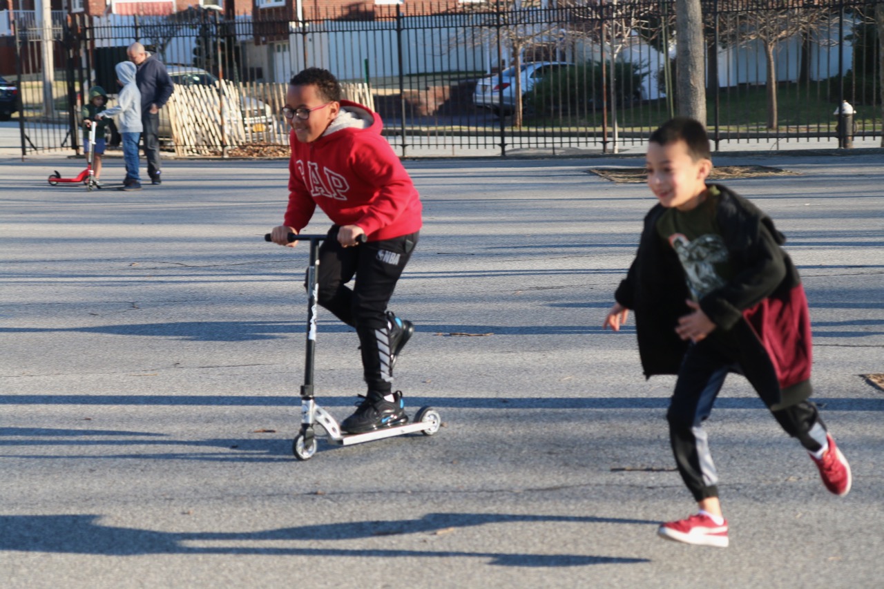Staten Islanders visit local parks to enjoy spring-like weather ...