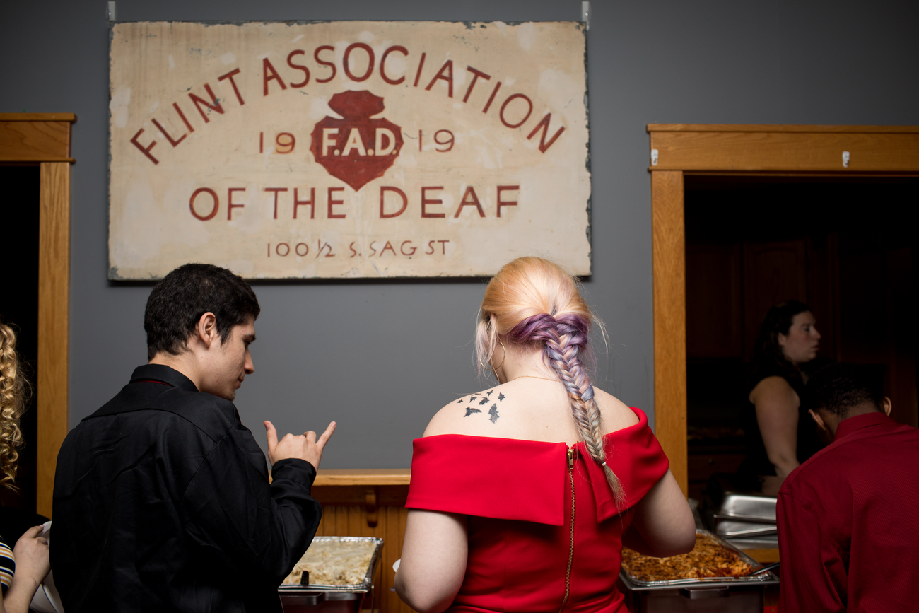 Michigan School for the Deaf celebrates Oscar-themed prom - mlive.com