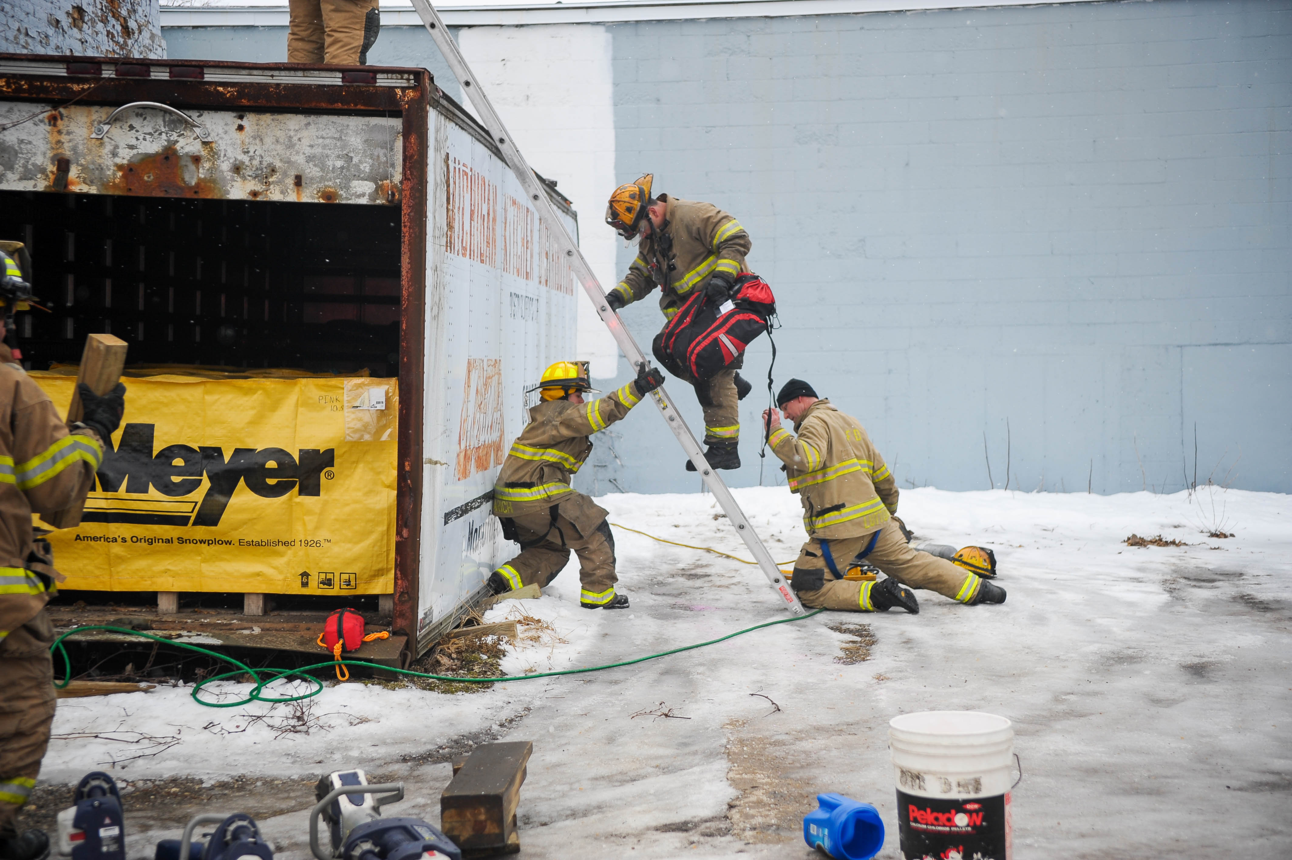 Man stuck between trailer and building - mlive.com