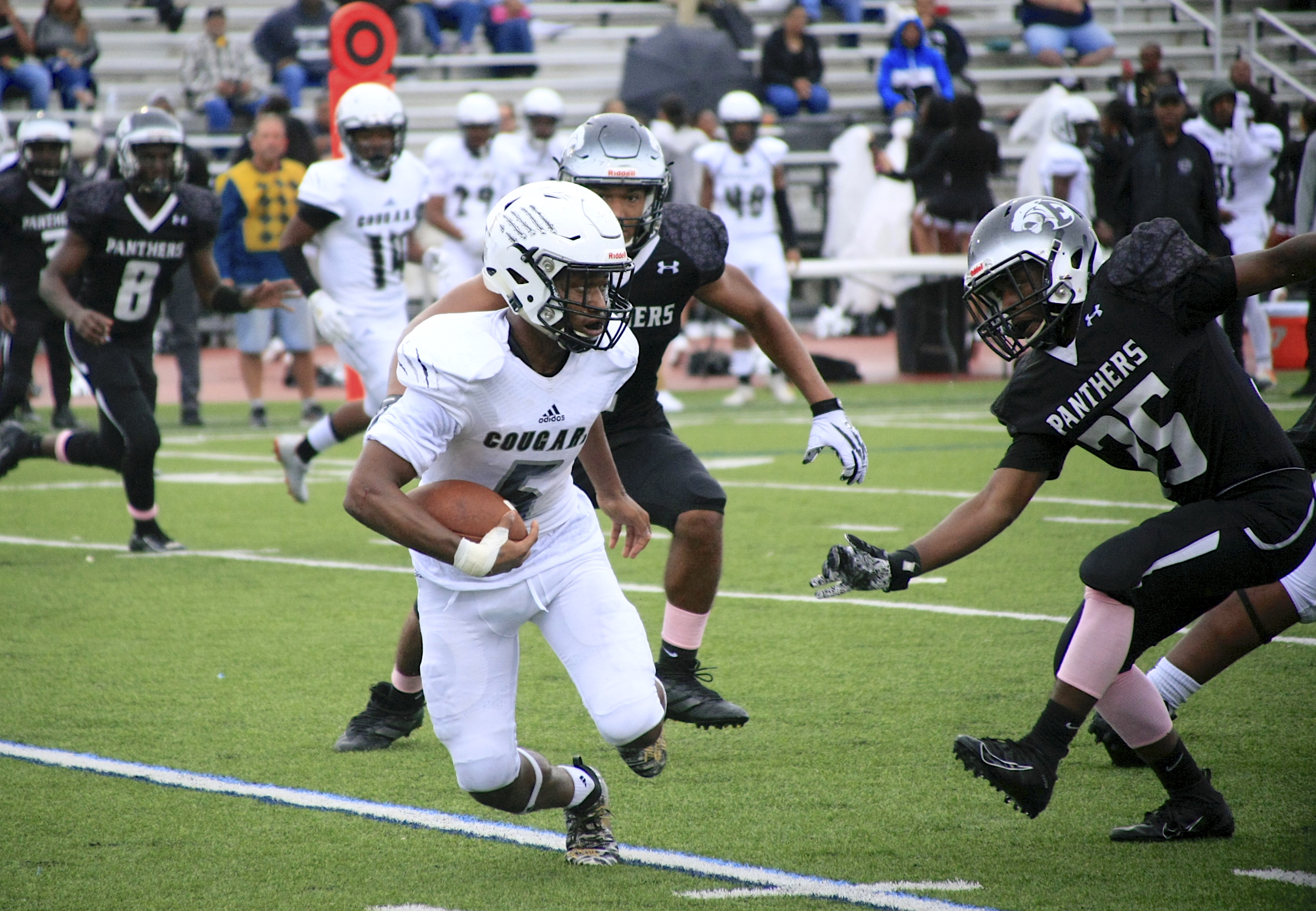 Harrisburg defeats CD East Saturday in football - pennlive.com