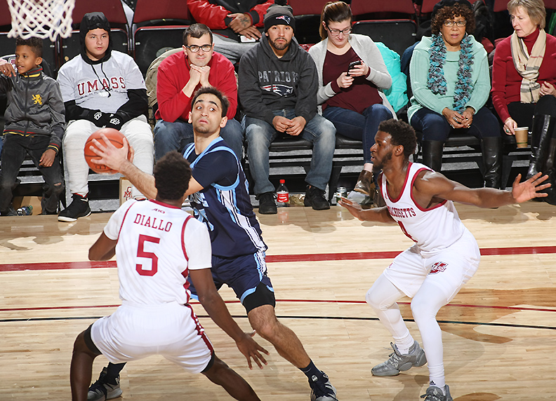 UMass Men's Basketball vs Maine 12/20/19 - masslive.com