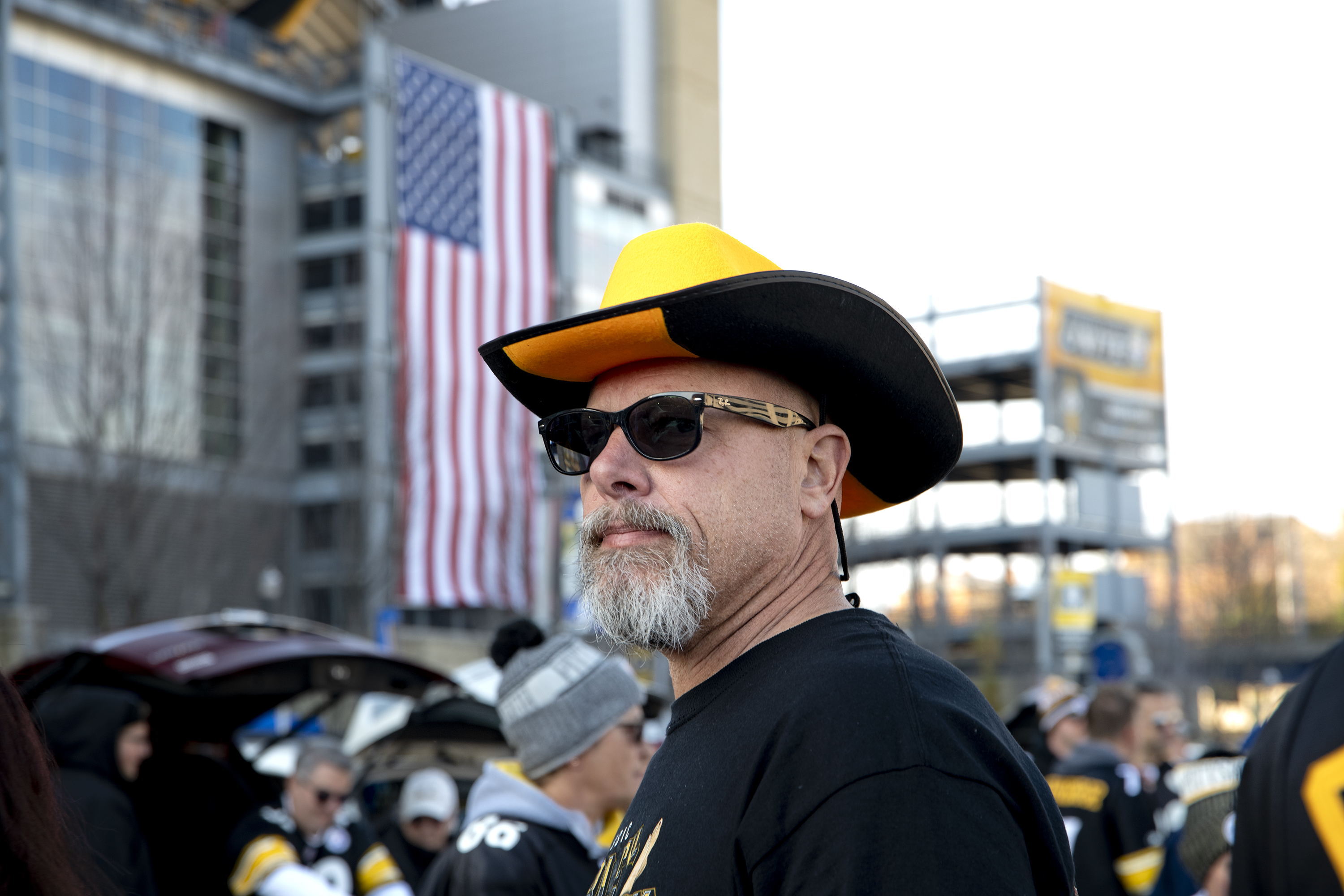 Faces in the Crowd at Los Angeles Rams vs. Pittsburgh Steelers ...