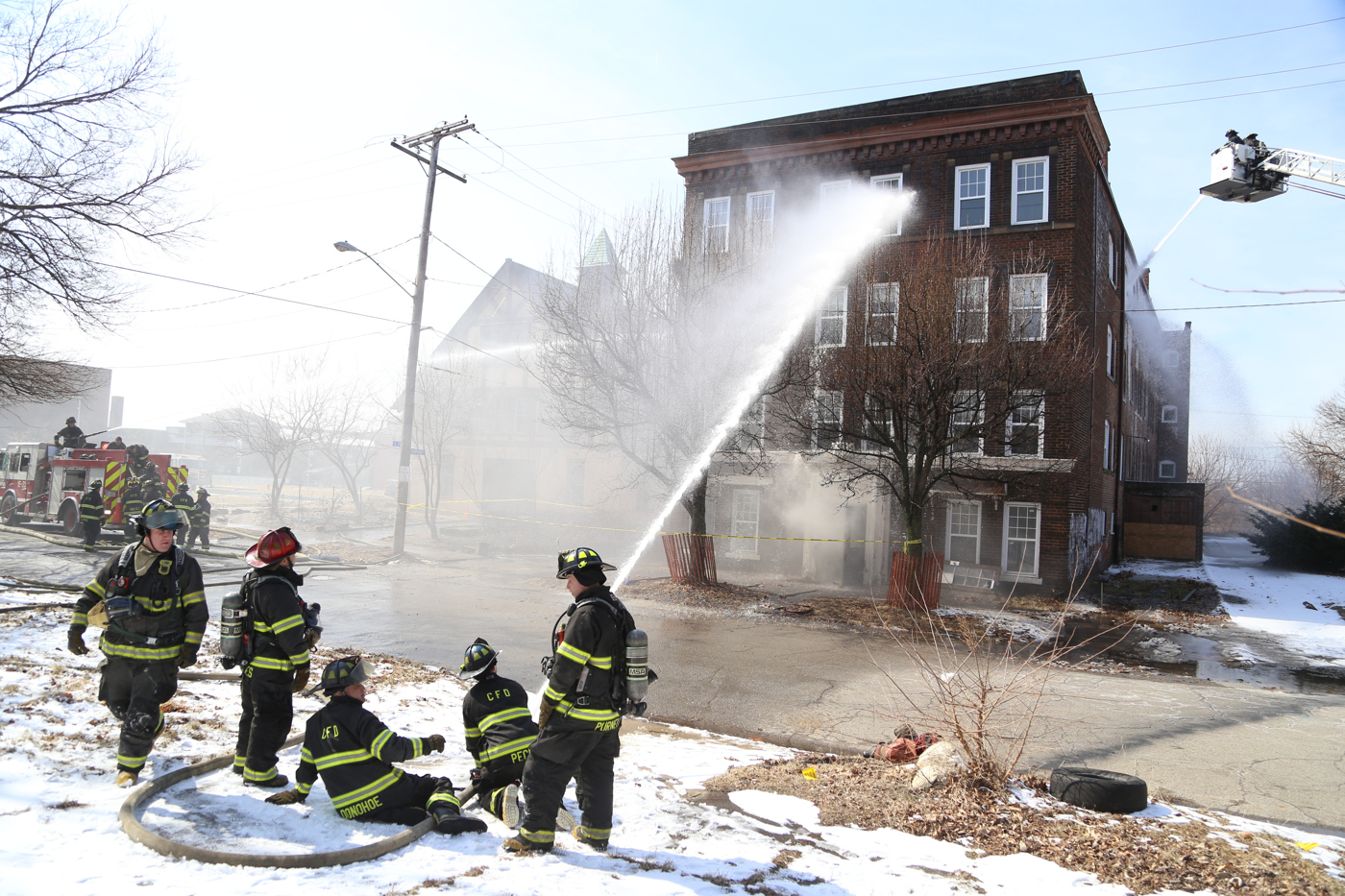Firefighters battle fire in vacant building on Cleveland's east side ...