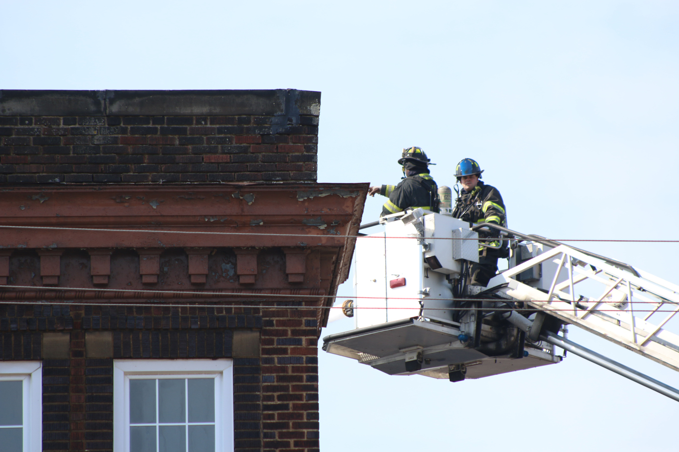 Firefighters battle fire in vacant building on Cleveland's east side ...