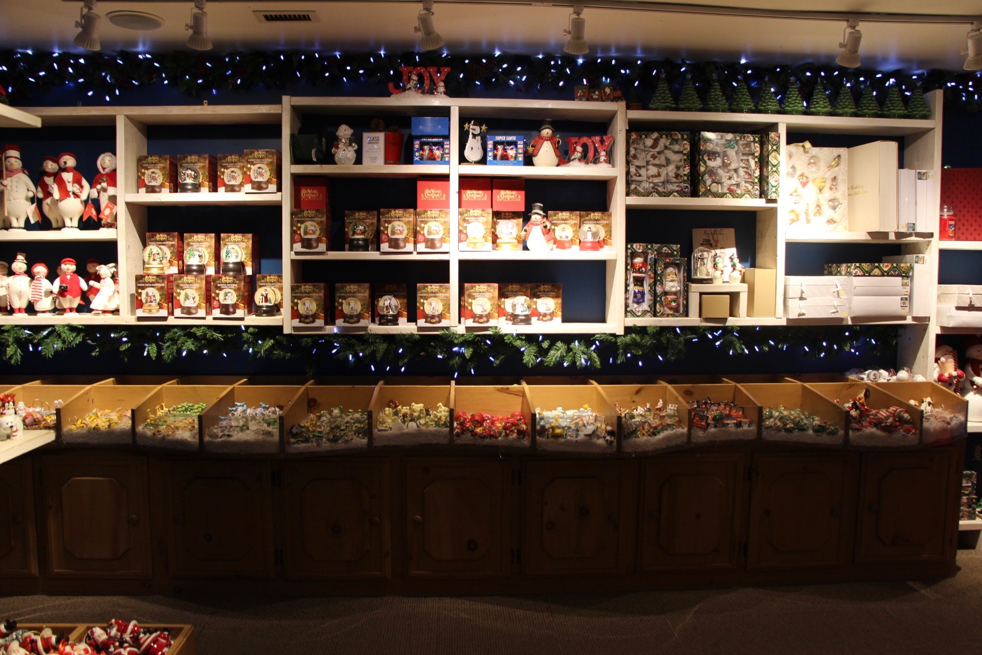 'The Scenter of the Universe': A look inside Yankee Candle Village ...