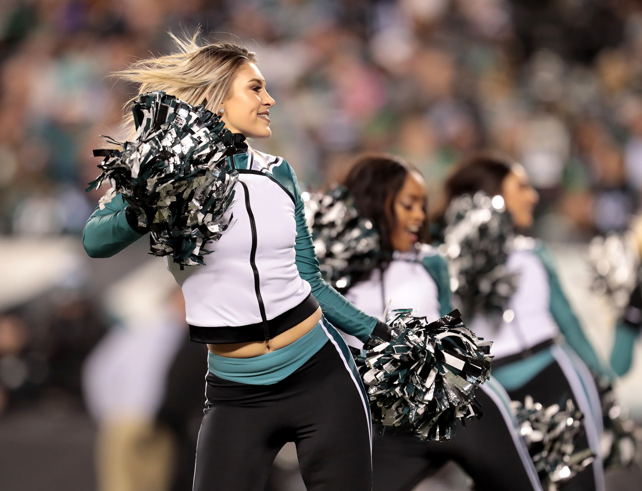 Eagles Cheerleaders perform during the game against the Redskins, Dec ...