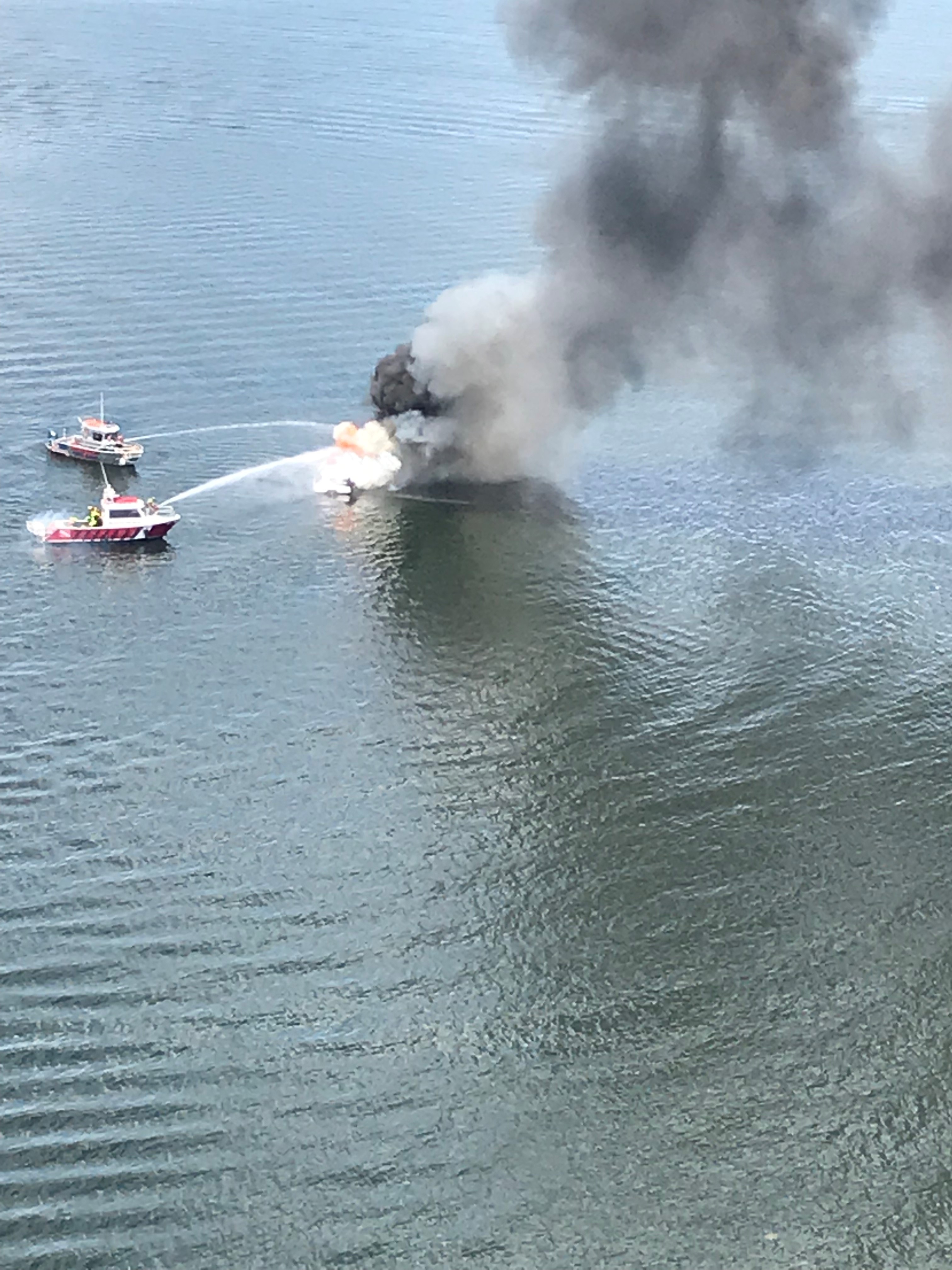 Flames engulf boat on Oneida Lake - syracuse.com