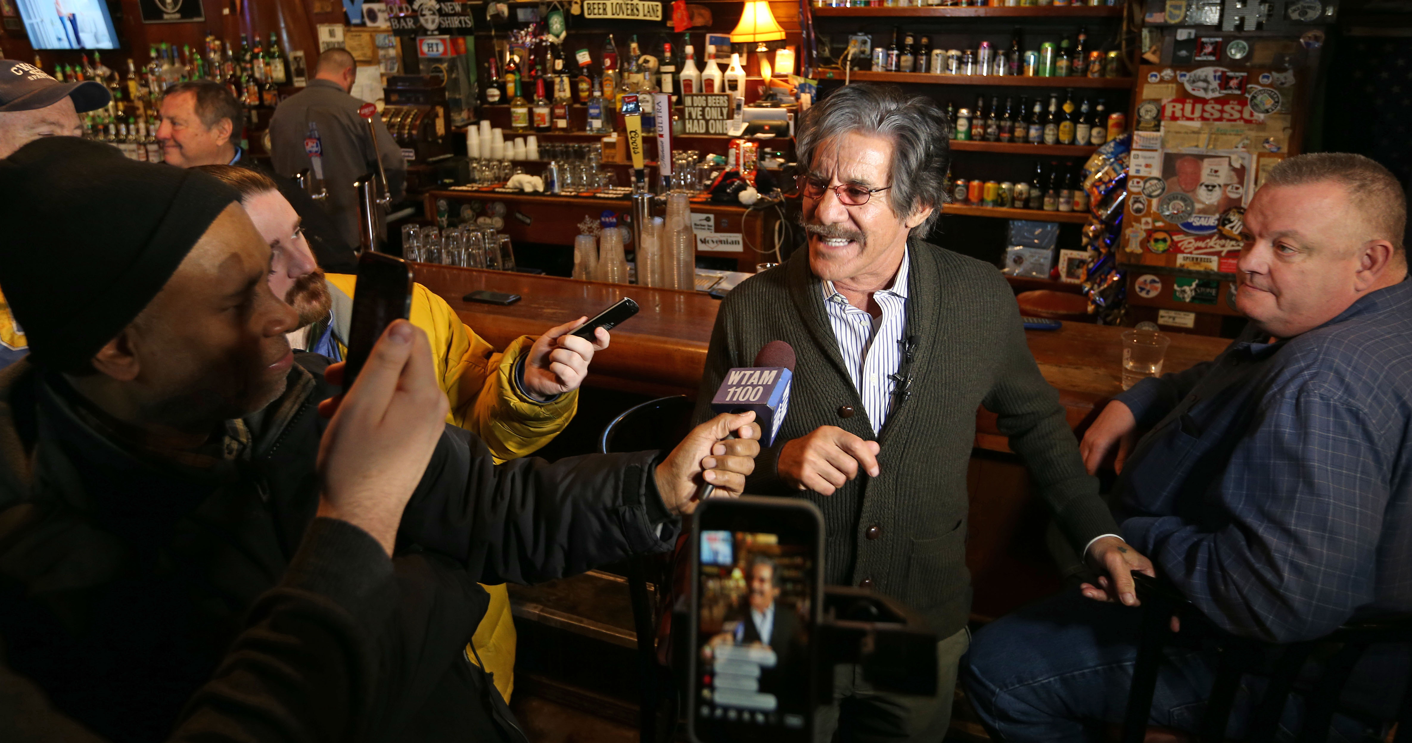 Geraldo Rivera buys drinks for furloughed government employees in ...