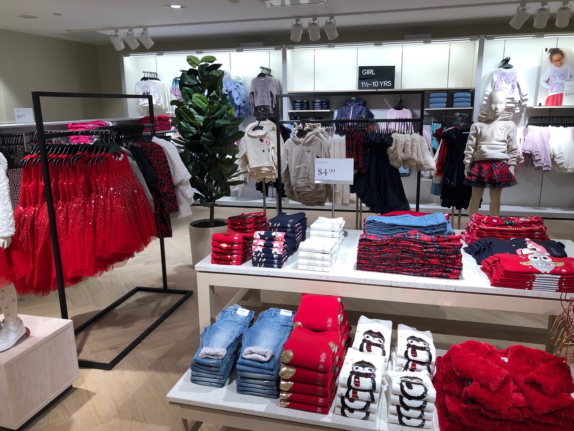 H&M Downtown Detroit location at 1505 Woodward Avenue - mlive.com