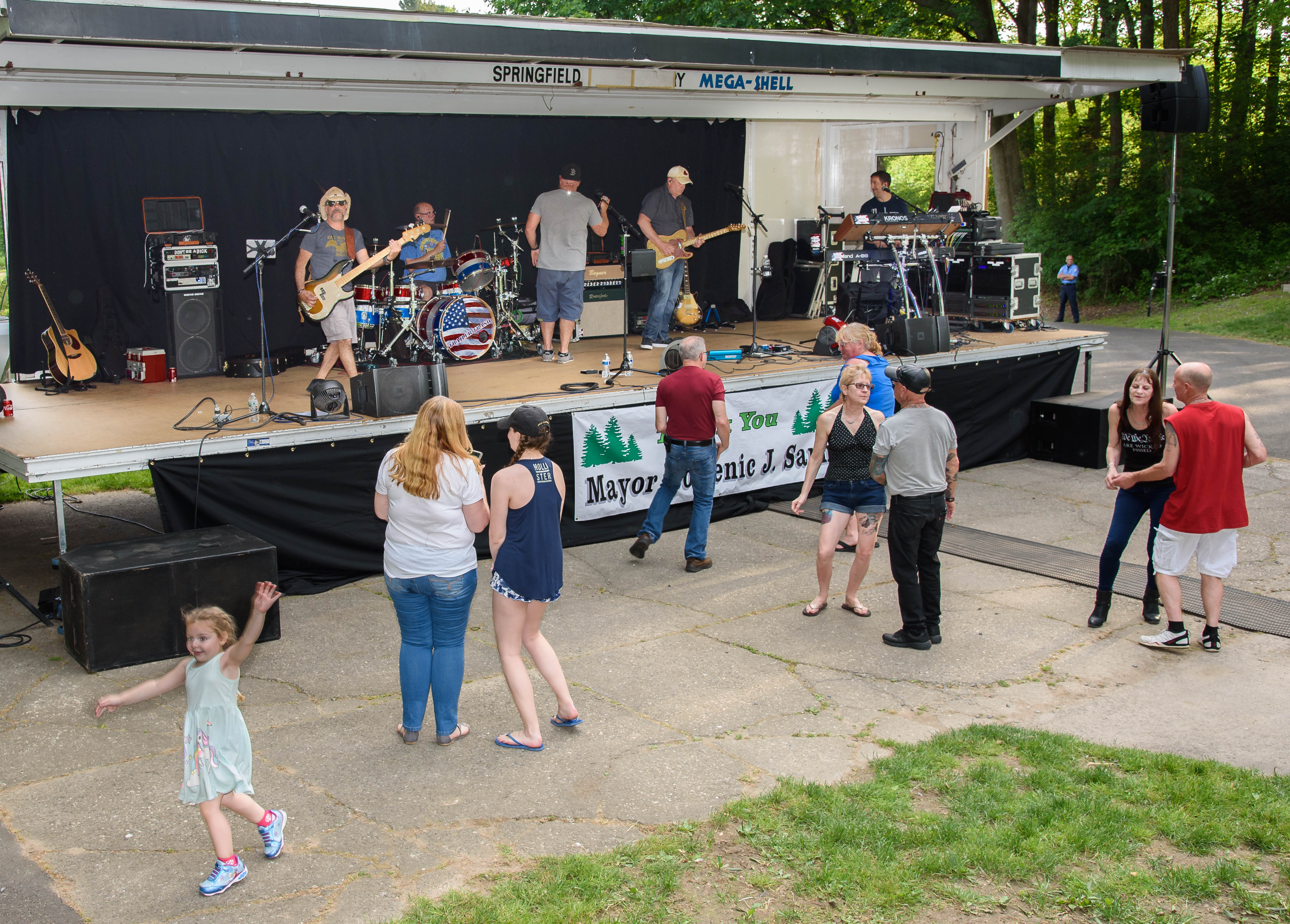 Seen@ 2019 Forest Park Concert Series featuring Trailer Trash ...