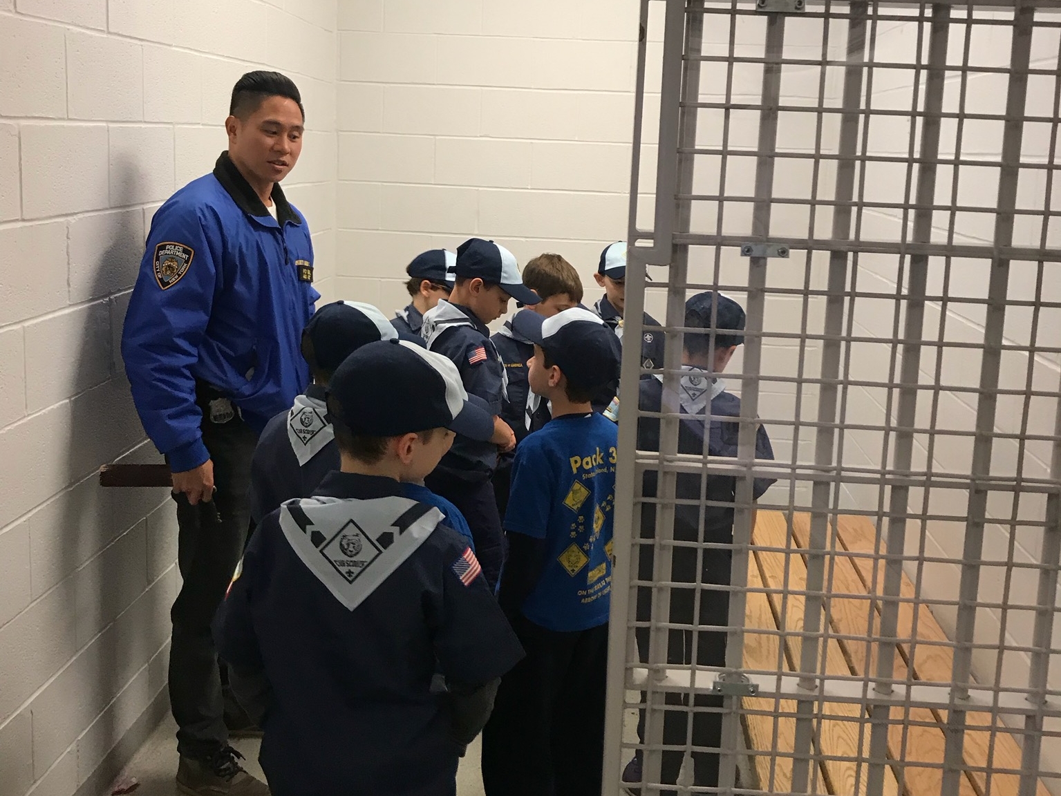 Scouts get a tour at the NYPD's 121st Precinct - silive.com