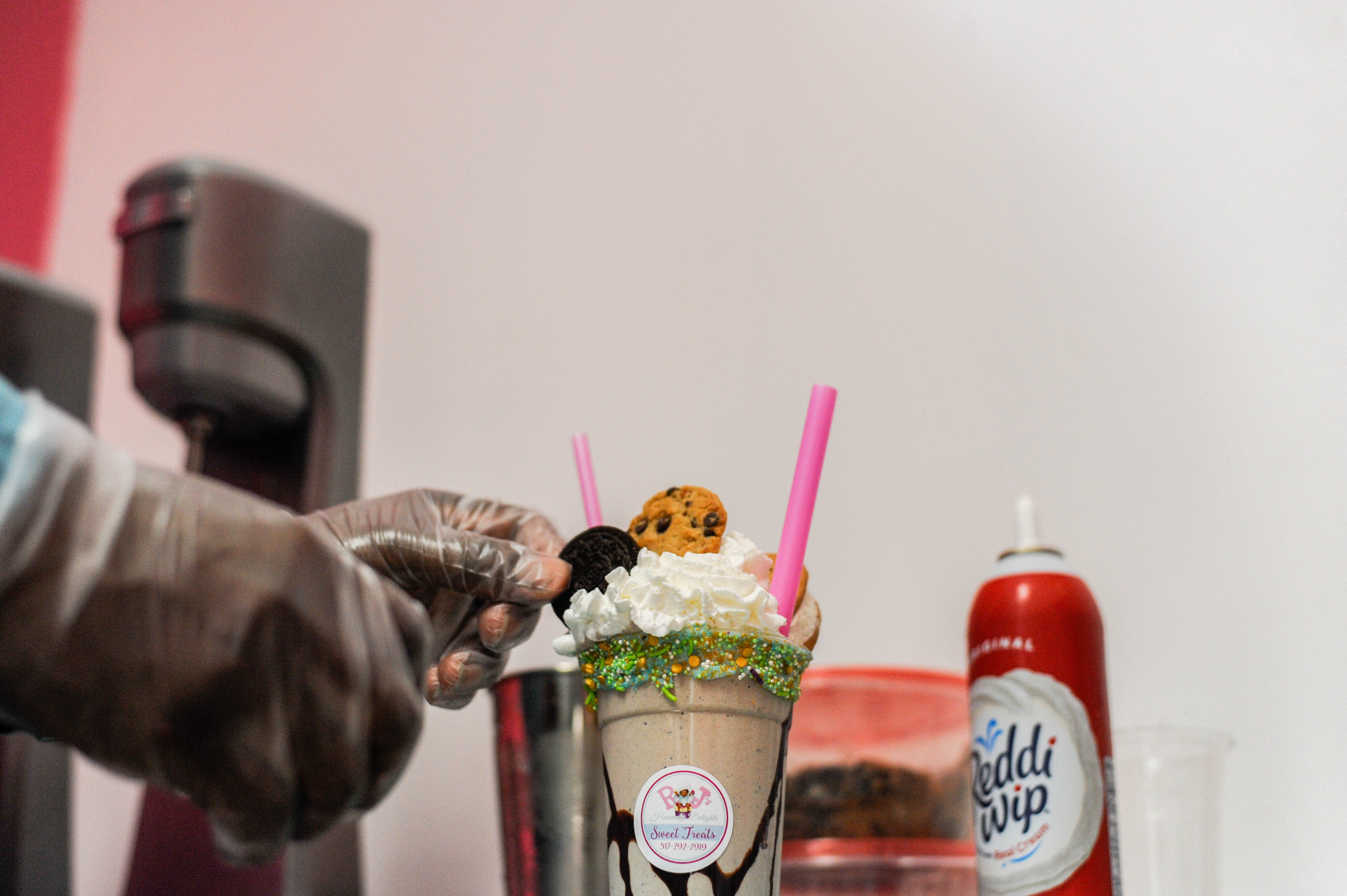 R.J.'s Heavenly Delights opens new location, offers 'crazy shakes ...