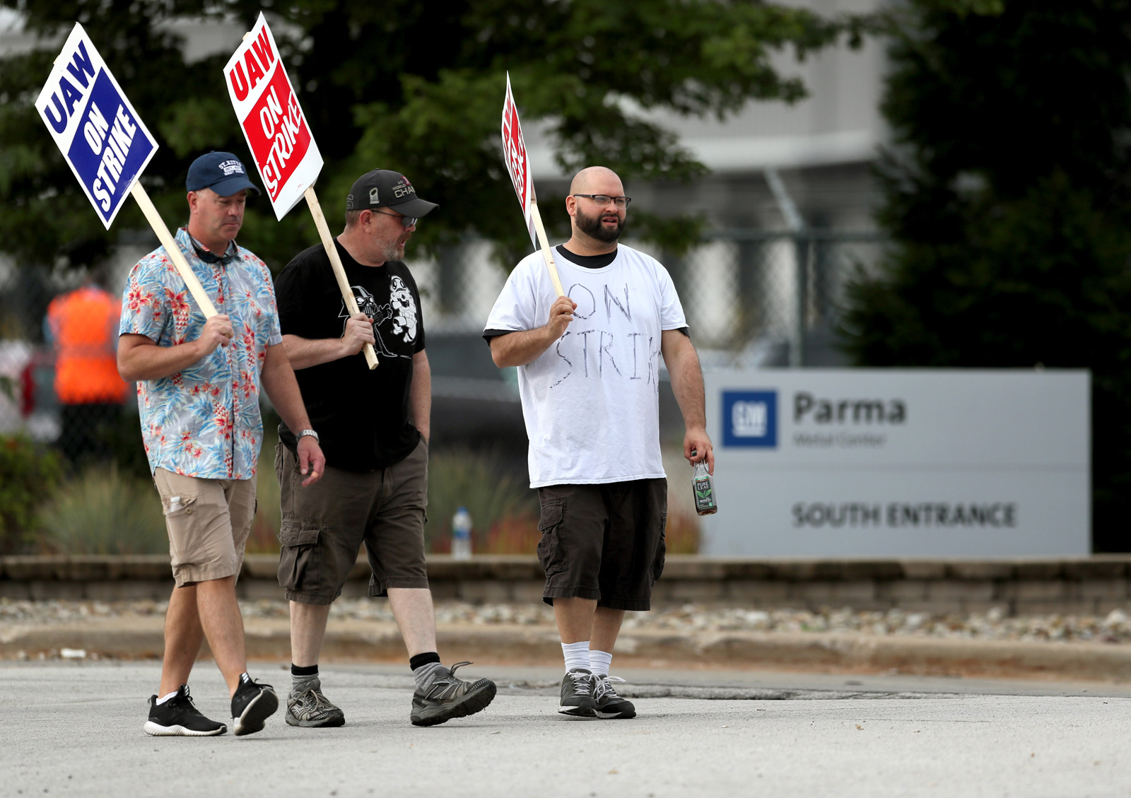UAW workers strike at General Motors - cleveland.com