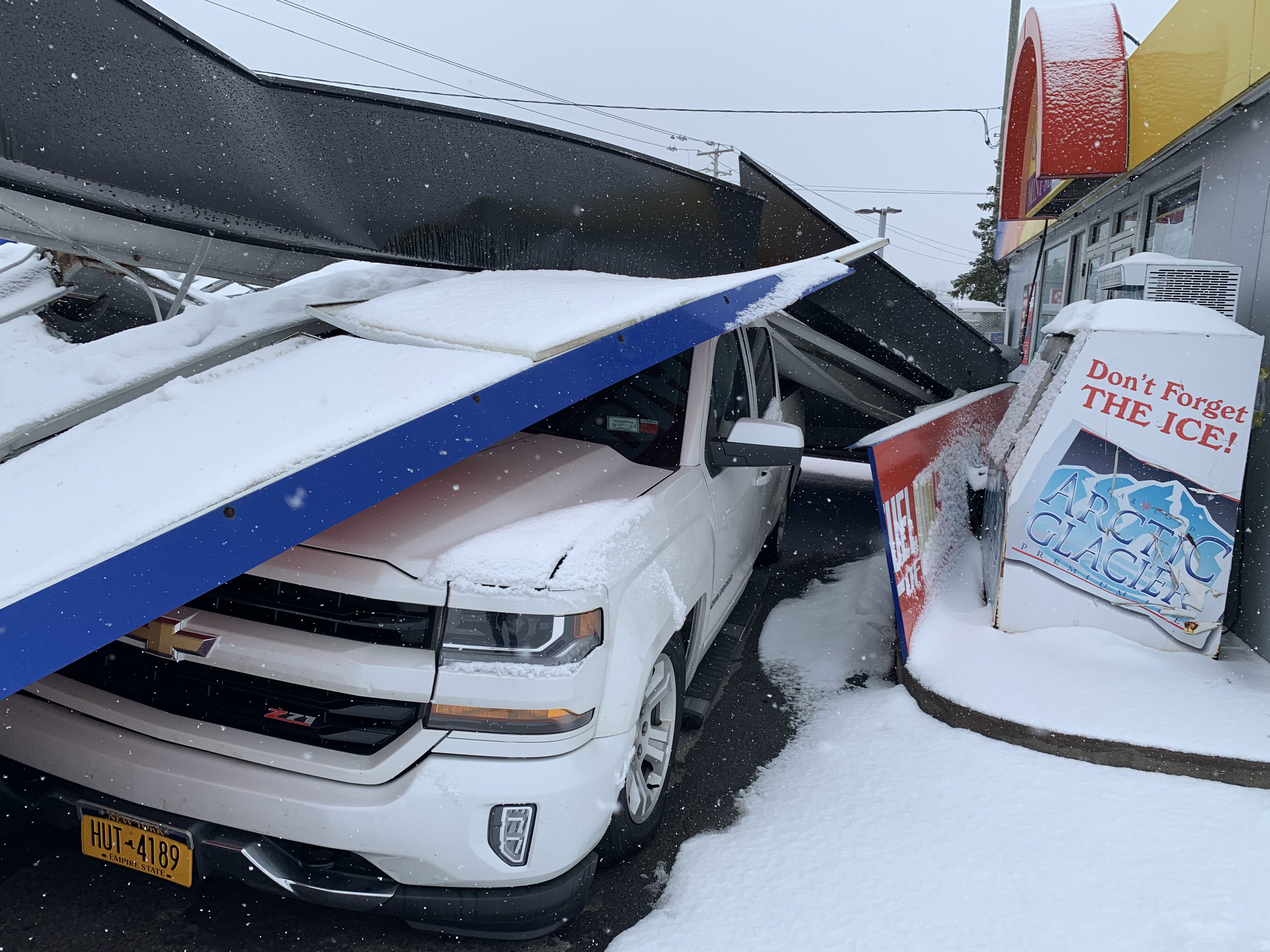 Canopy collapses at Cicero gas station - syracuse.com