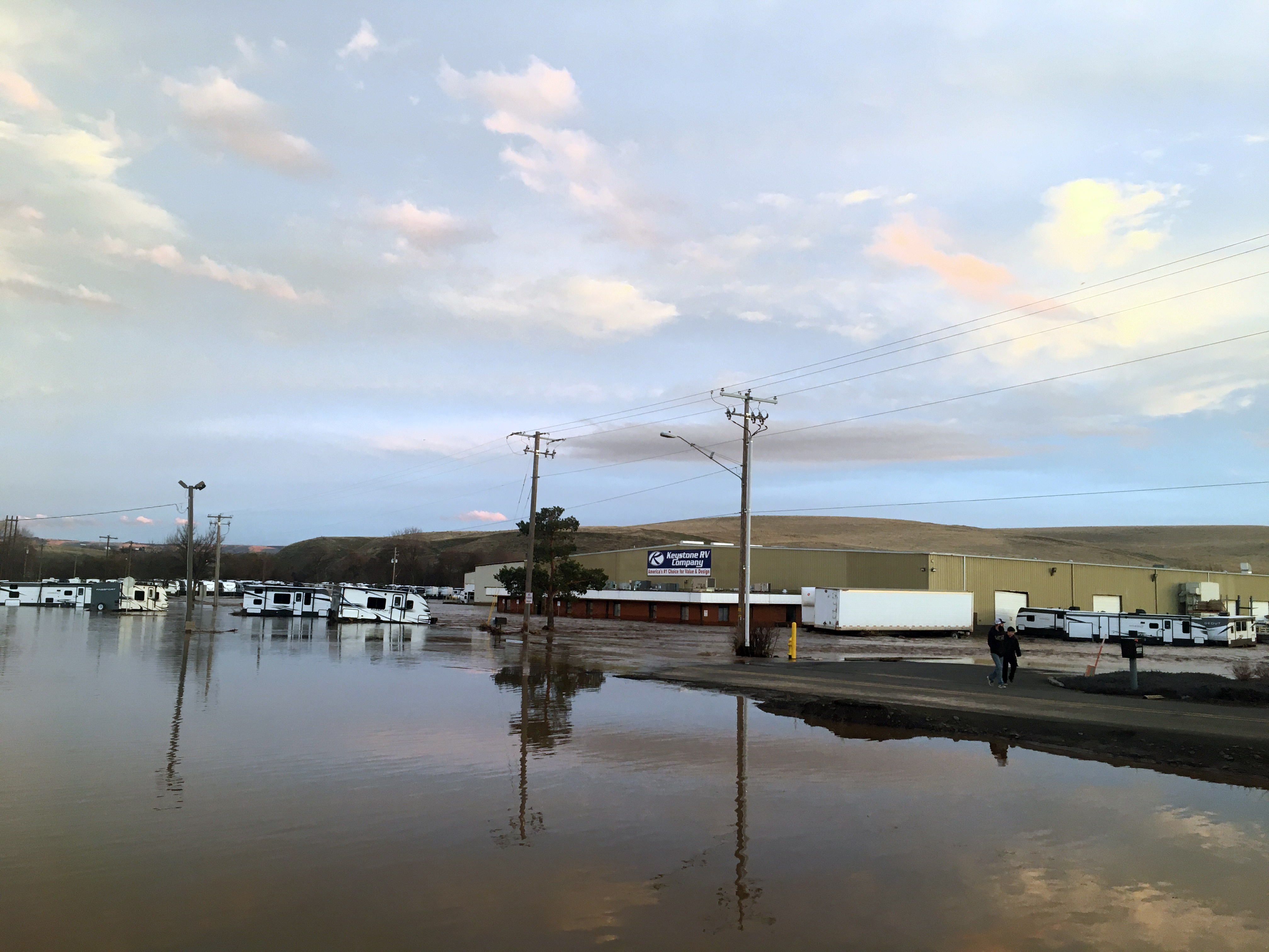 Eastern Oregon floods prompt evacuations, close highways - oregonlive.com