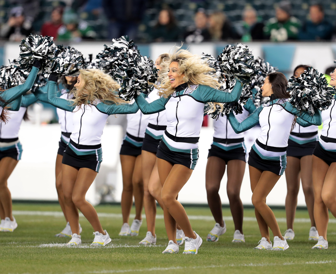 Eagles Cheerleaders perform during the game against the Redskins, Dec ...