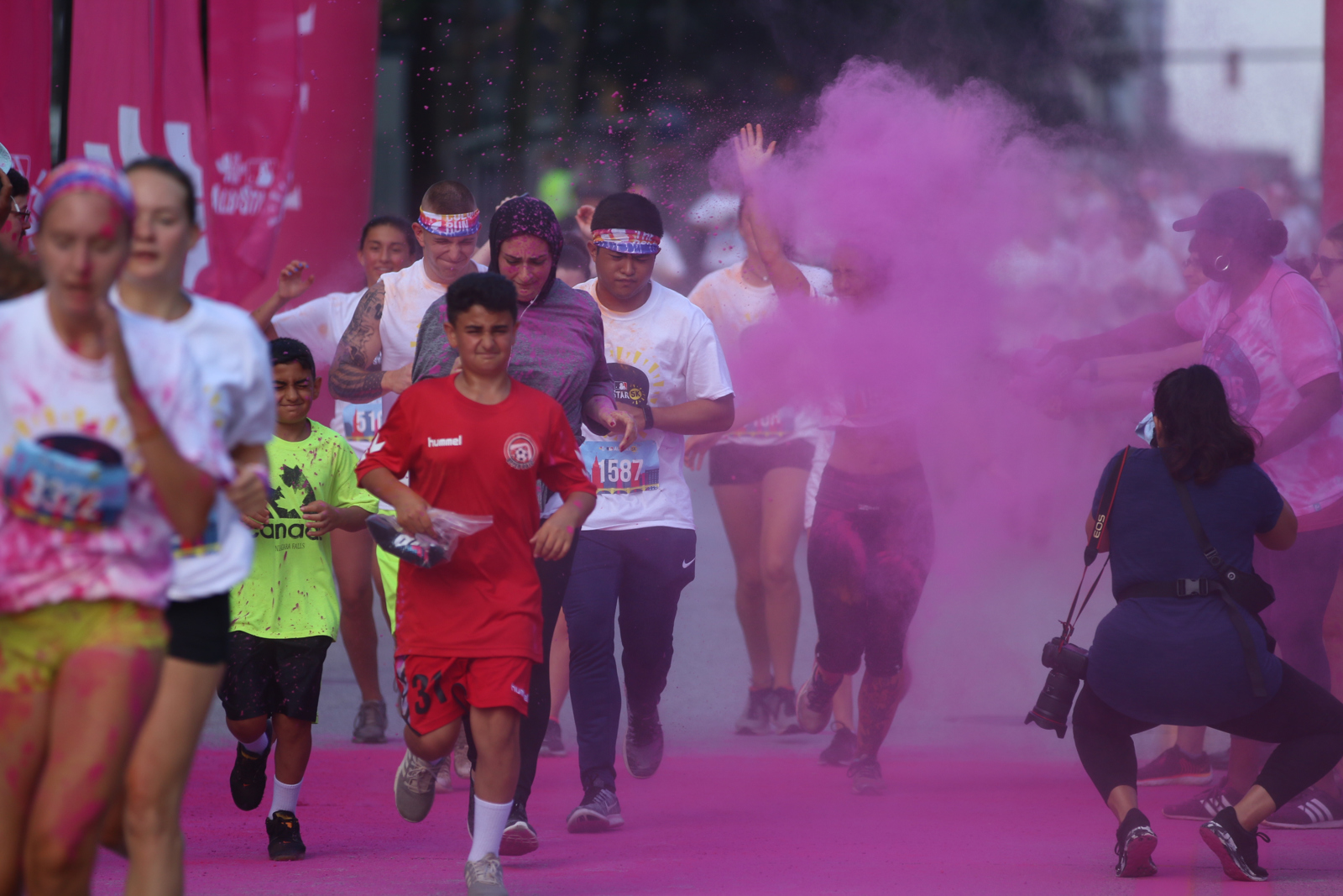 Color Run All-Star 5K runners take on colorful new look during the race ...