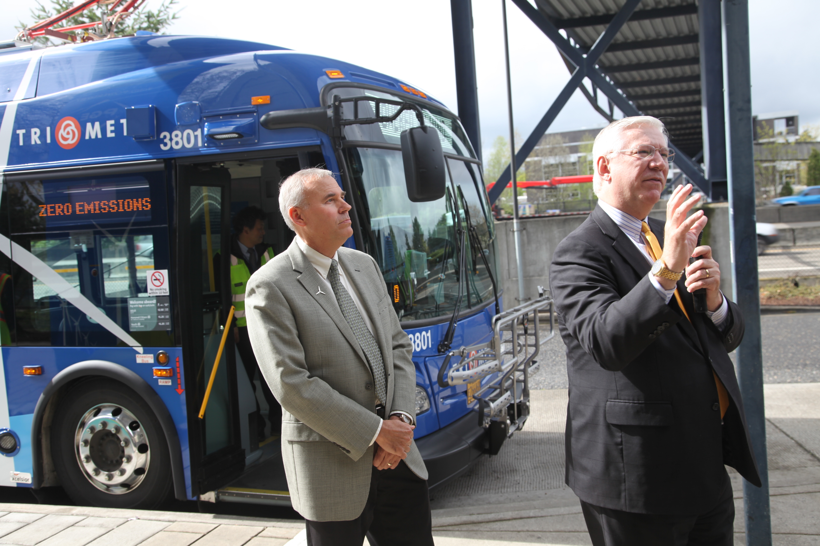 TriMet celebrates first battery-electric bus - oregonlive.com
