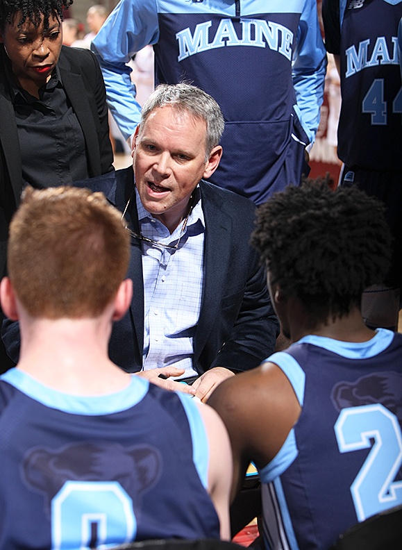 UMass Men's Basketball vs Maine 12/20/19 - masslive.com