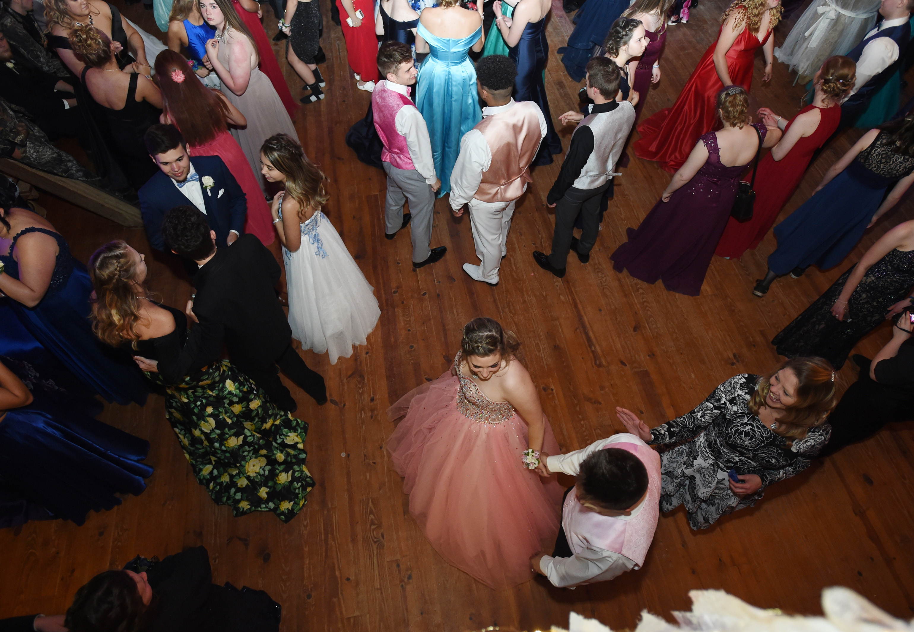 Stockbridge goes to prom at Hilltop Manor - mlive.com