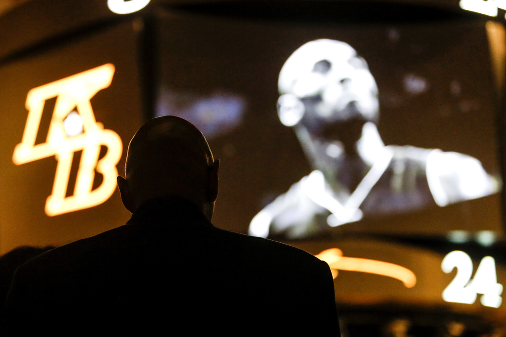 Kobe Bryant honored as Los Angeles Lakers take on Portland Trail ...