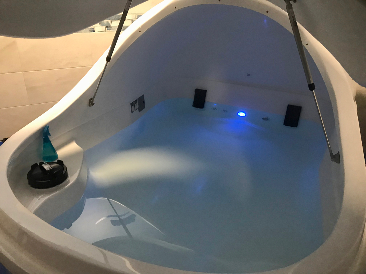 See inside HeavenLee Float Spa - silive.com