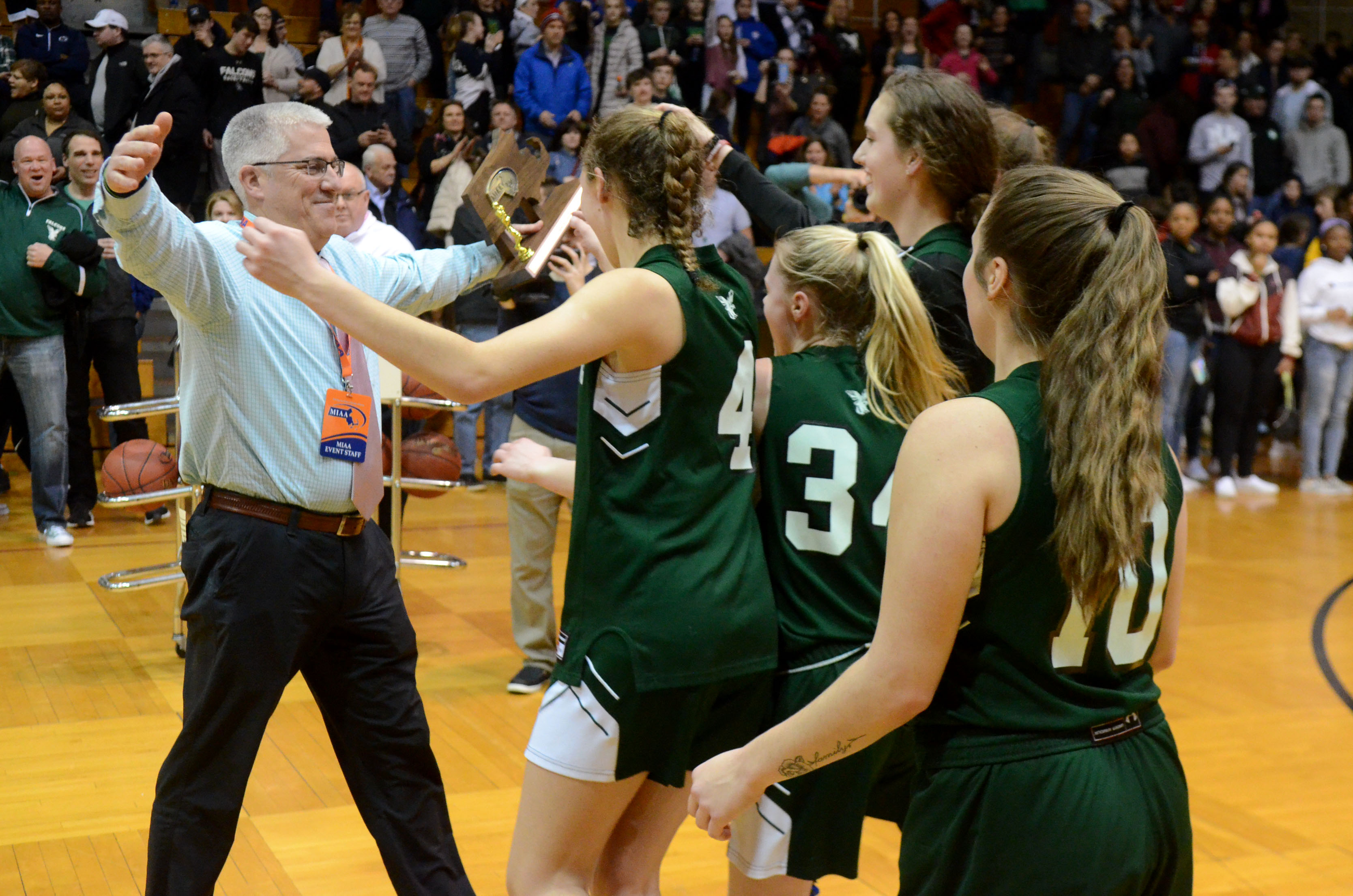 Minnechaug girls basketball defeats Central, claims WMass D-I crown ...