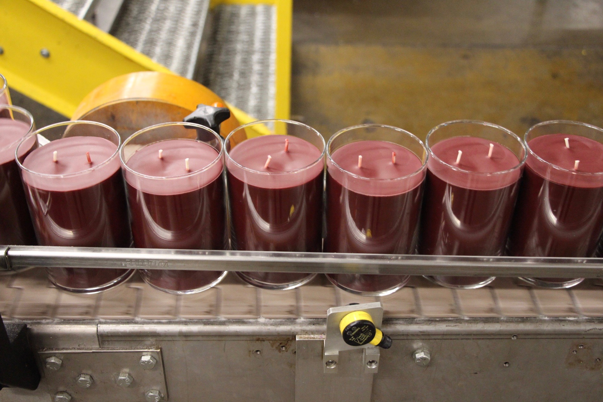 Take a virtual tour of Yankee Candle's manufacturing plant in Whately ...