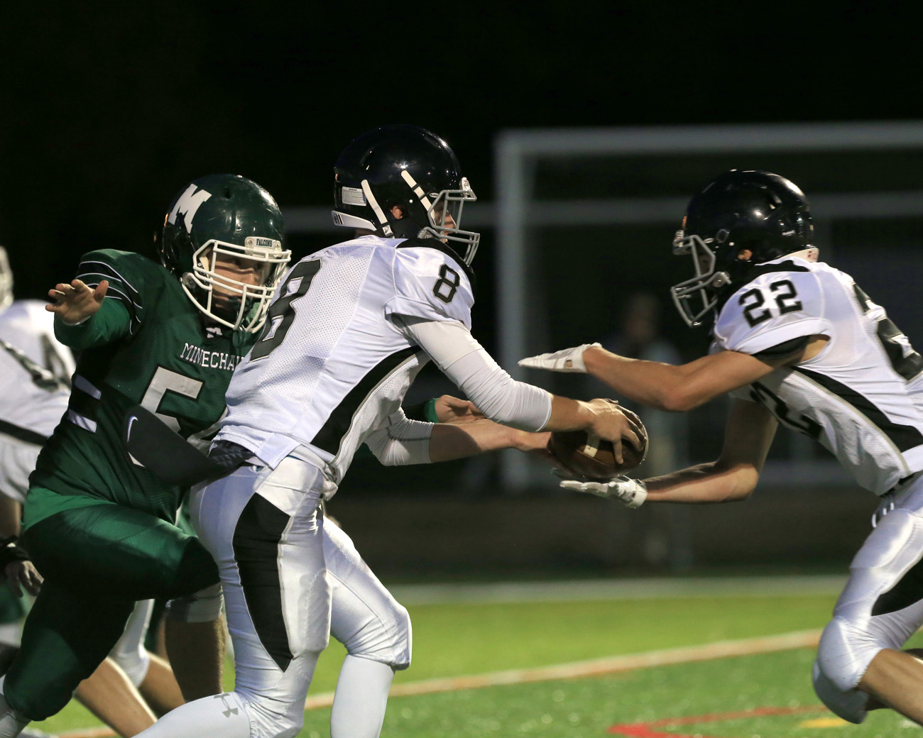 Longmeadow vs Minnechaug Football - masslive.com