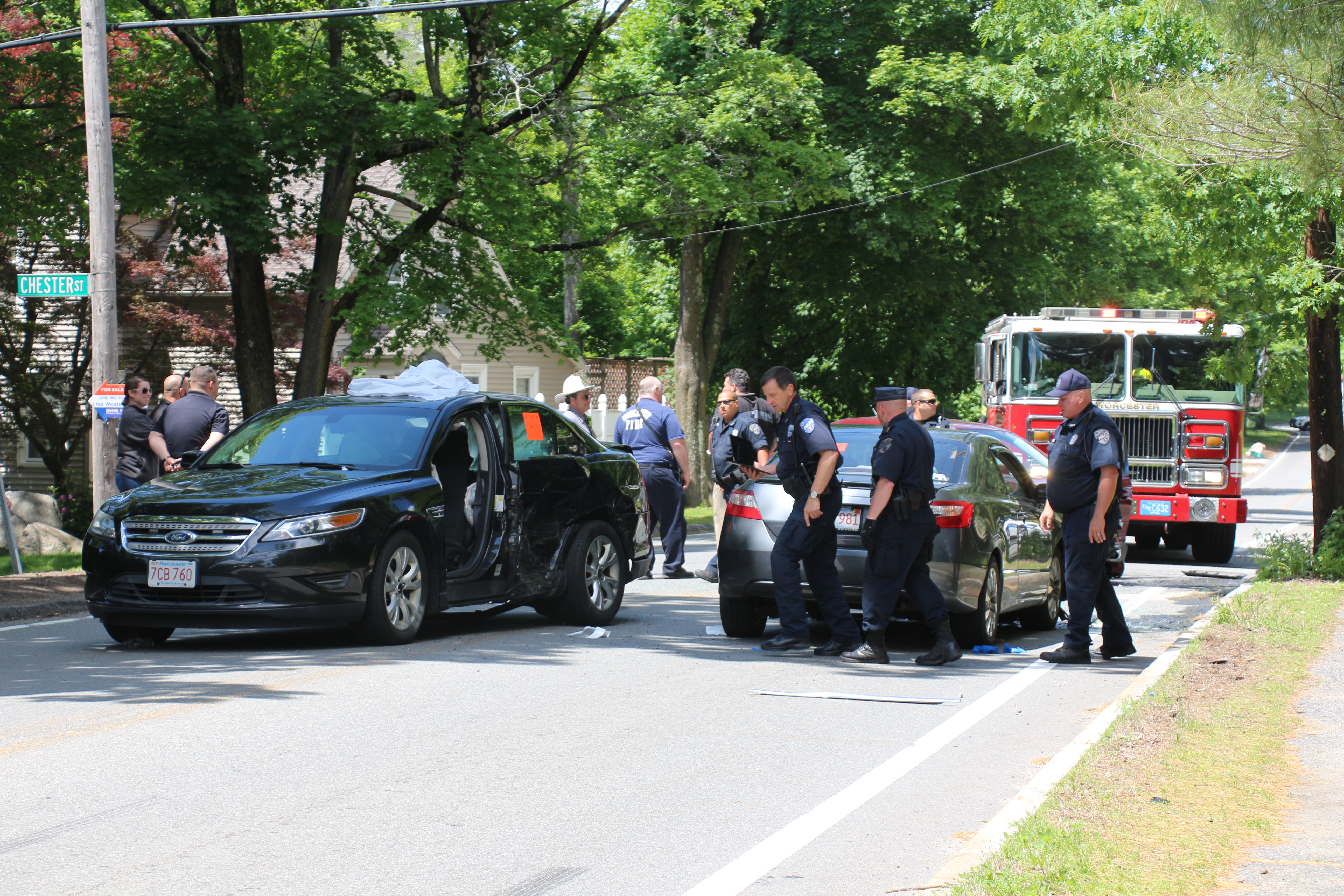 3-car crash involving unmarked police cruiser in Worcester - masslive.com