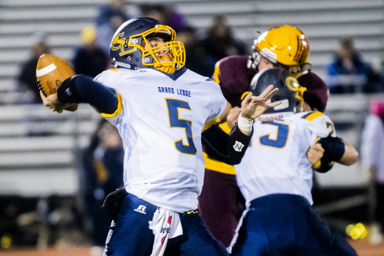 Davison football crushes Grand Ledge 63-21, improves to 6-0 - mlive.com