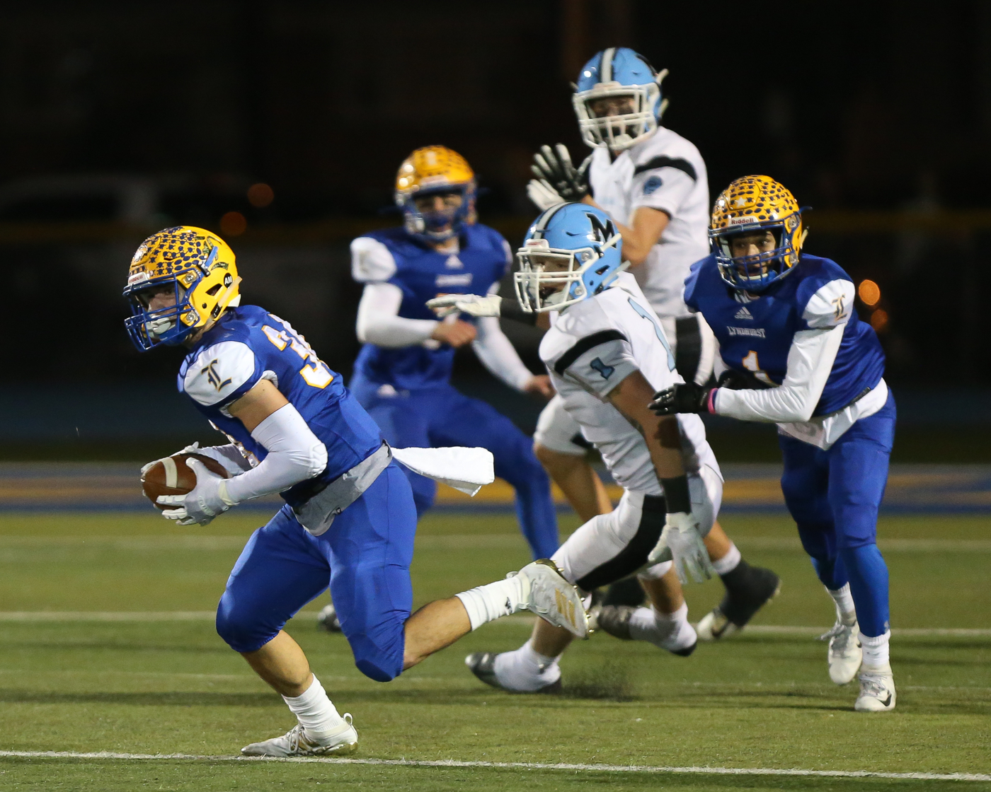 Football: Lyndhurst defeats Mahwah 28-14 in NJSIAA North Jersey ...