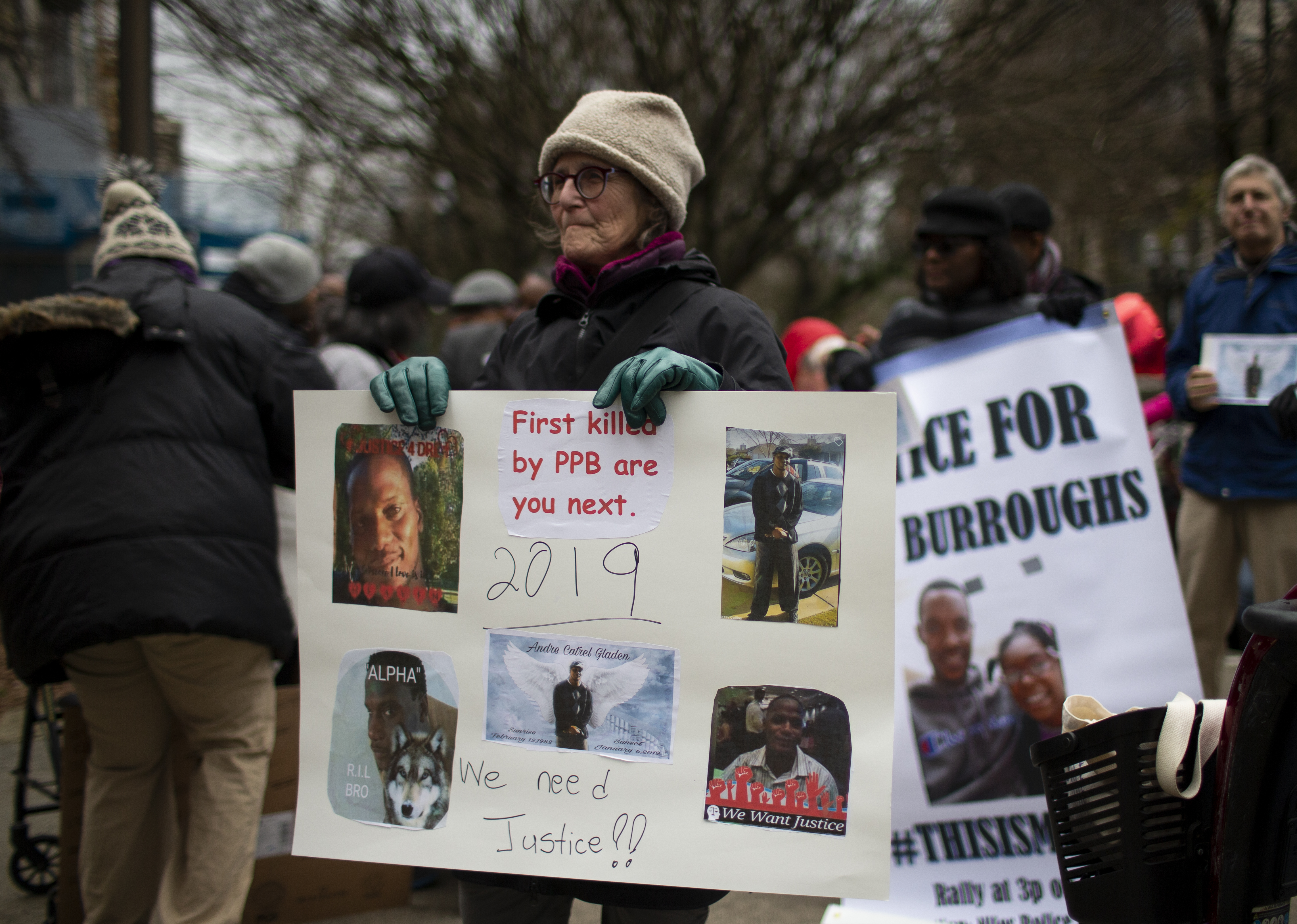 Andre Gladen's family holds press conference outside City Hall ...