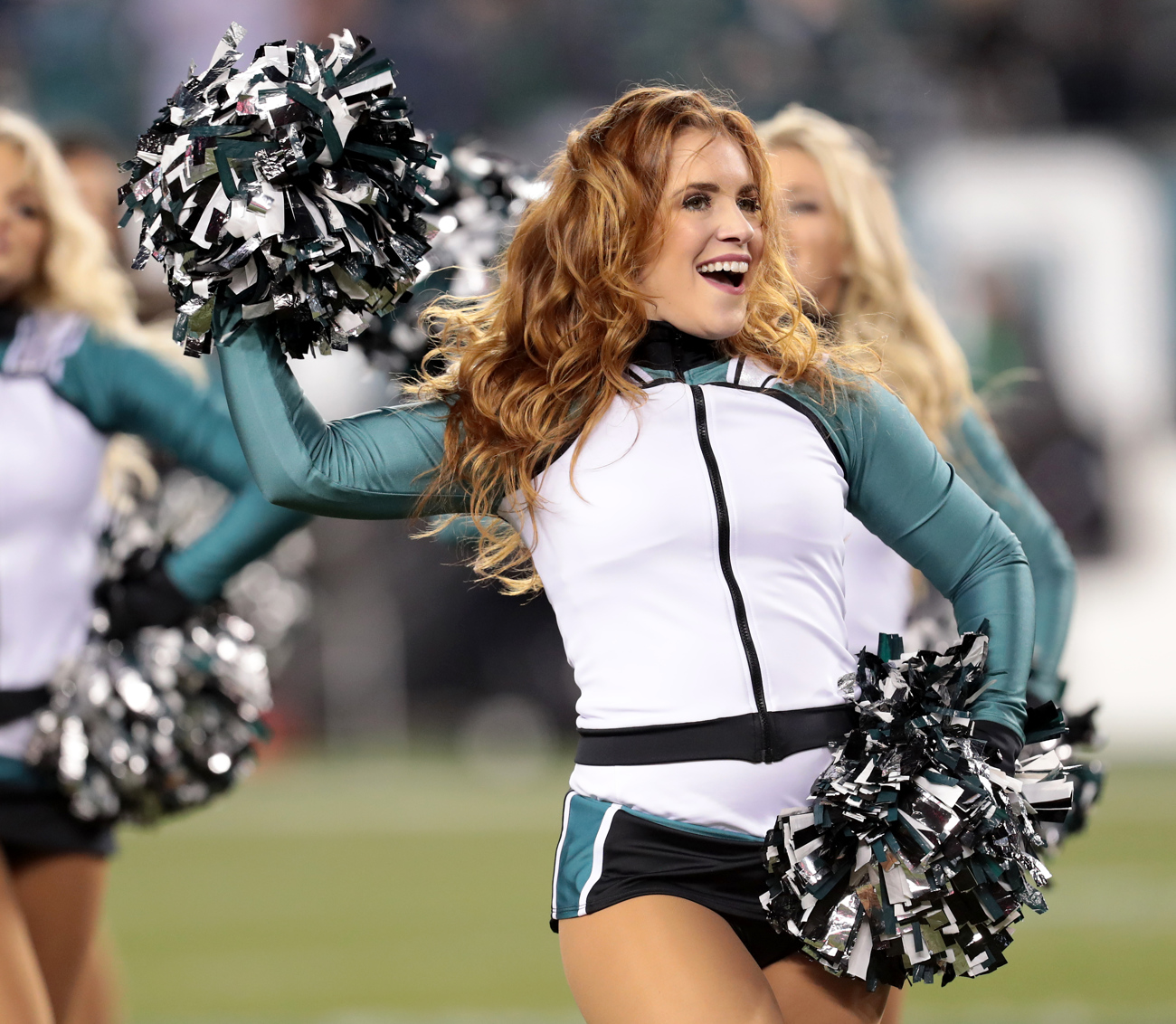 Eagles Cheerleaders perform during the game against the Redskins, Dec ...