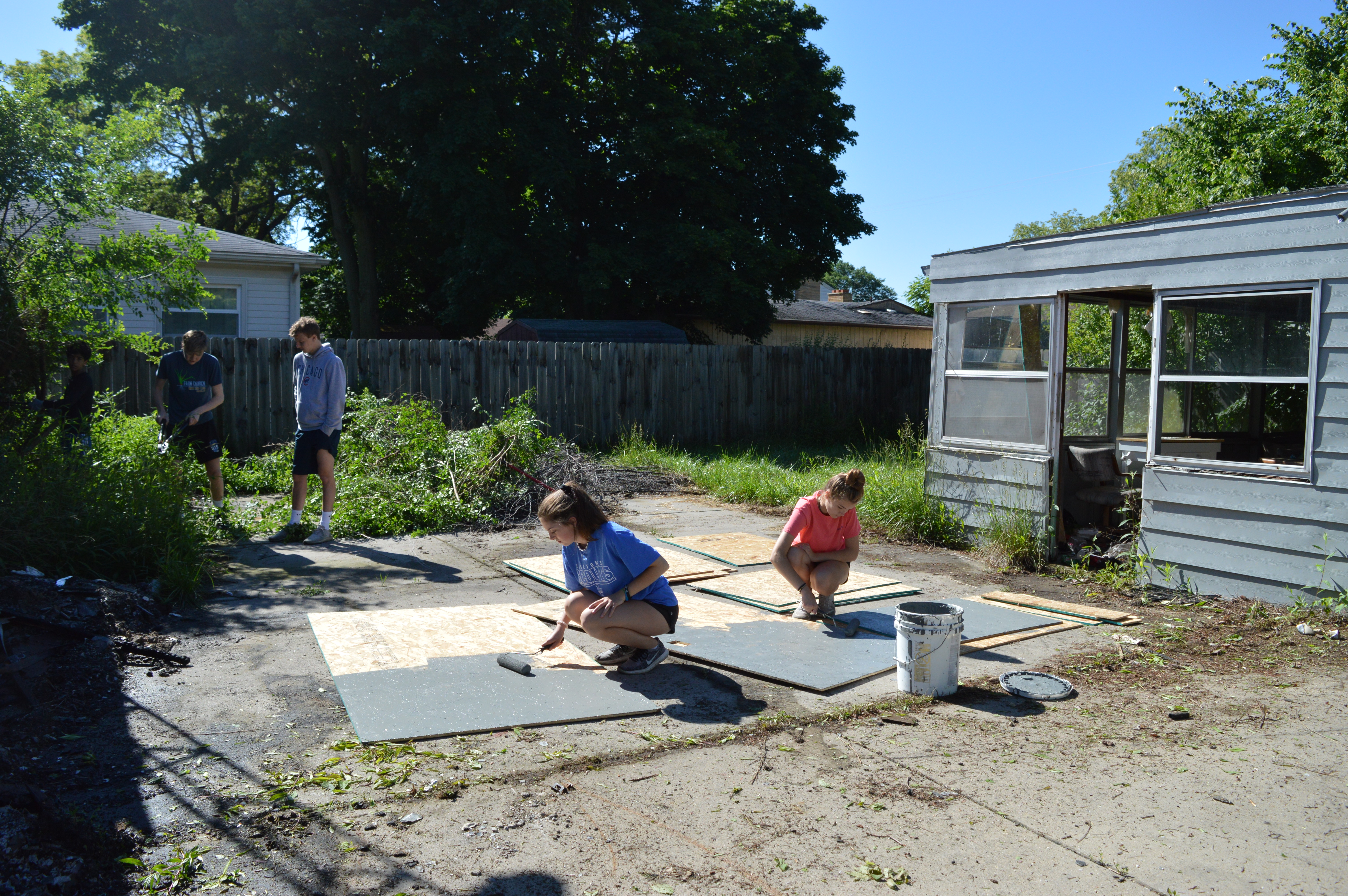 Volunteers help tackle blighted properties in Flint - mlive.com