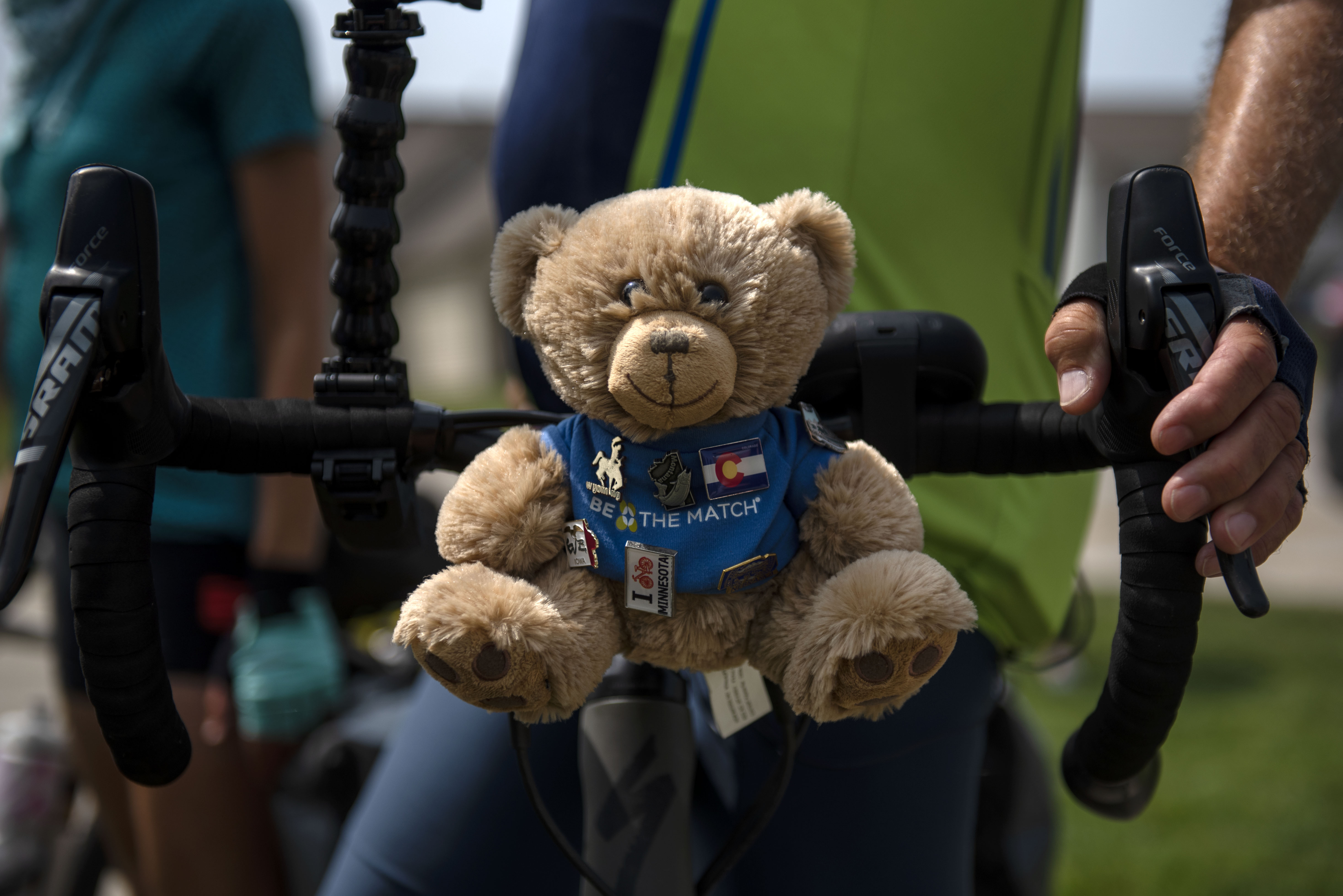 Leukemia survivor visits his bone marrow donor on a cross country bike ...