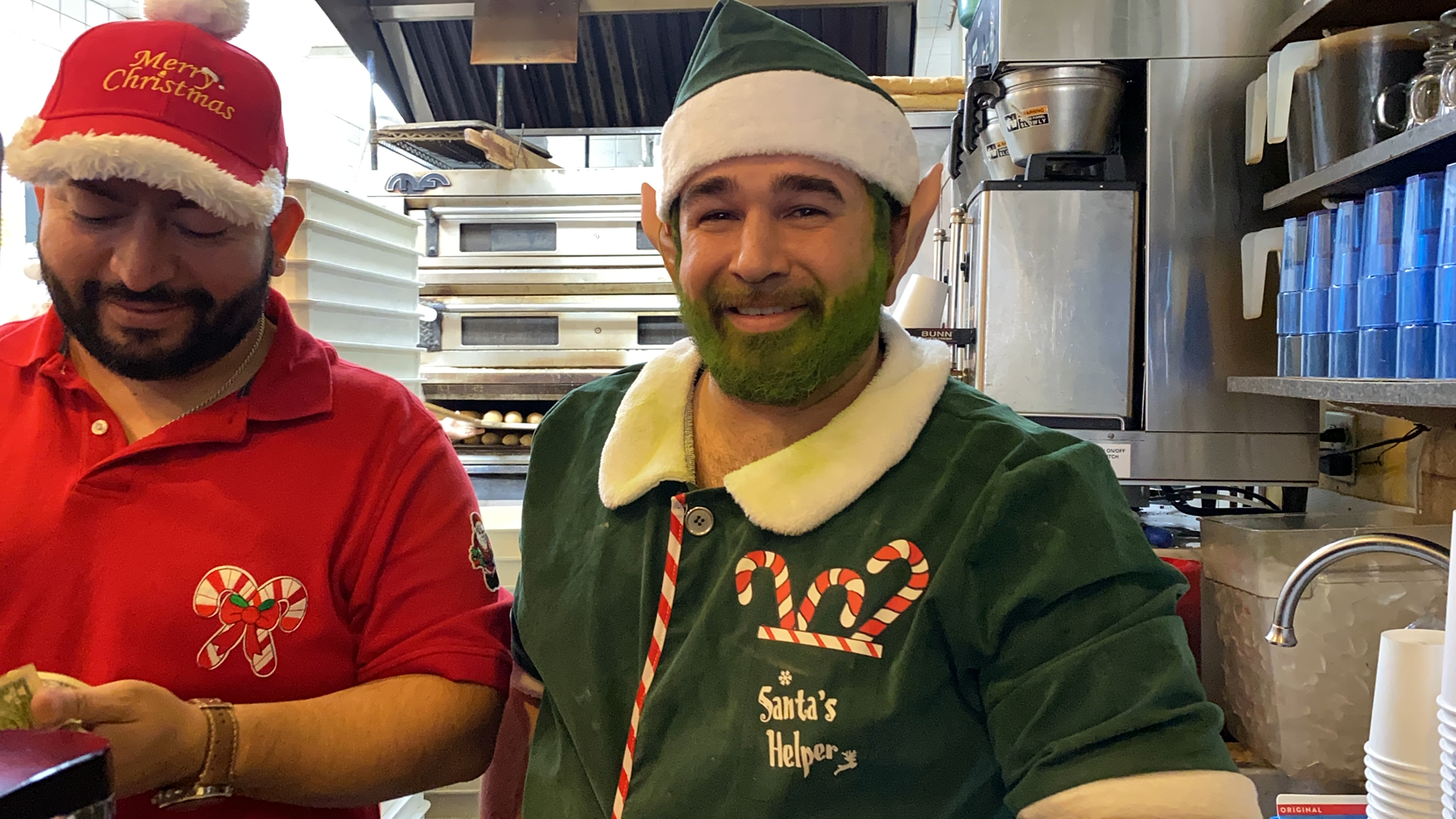 Royal Crown's Long Line on Christmas Eve - silive.com