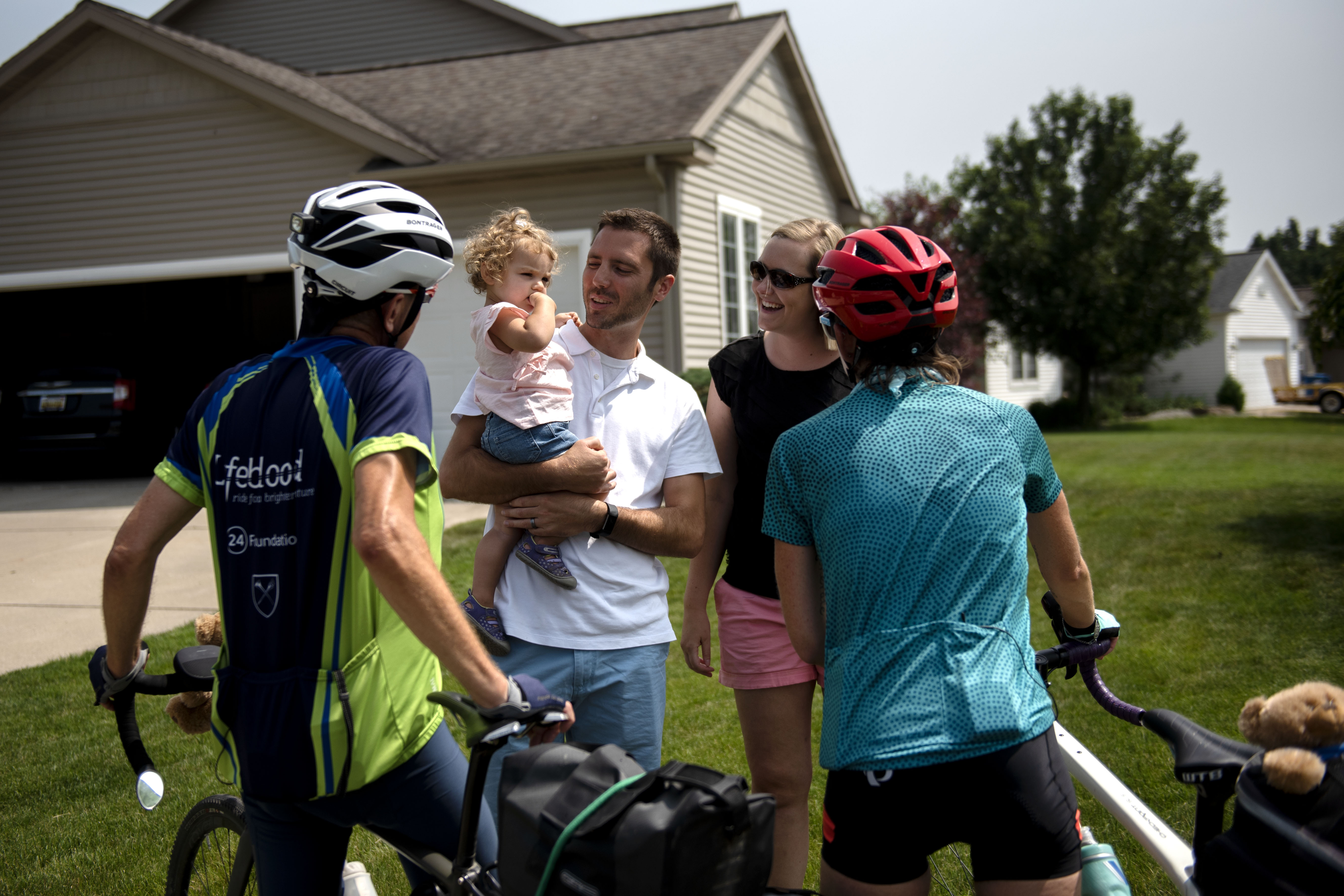 Leukemia survivor visits his bone marrow donor on a cross country bike ...
