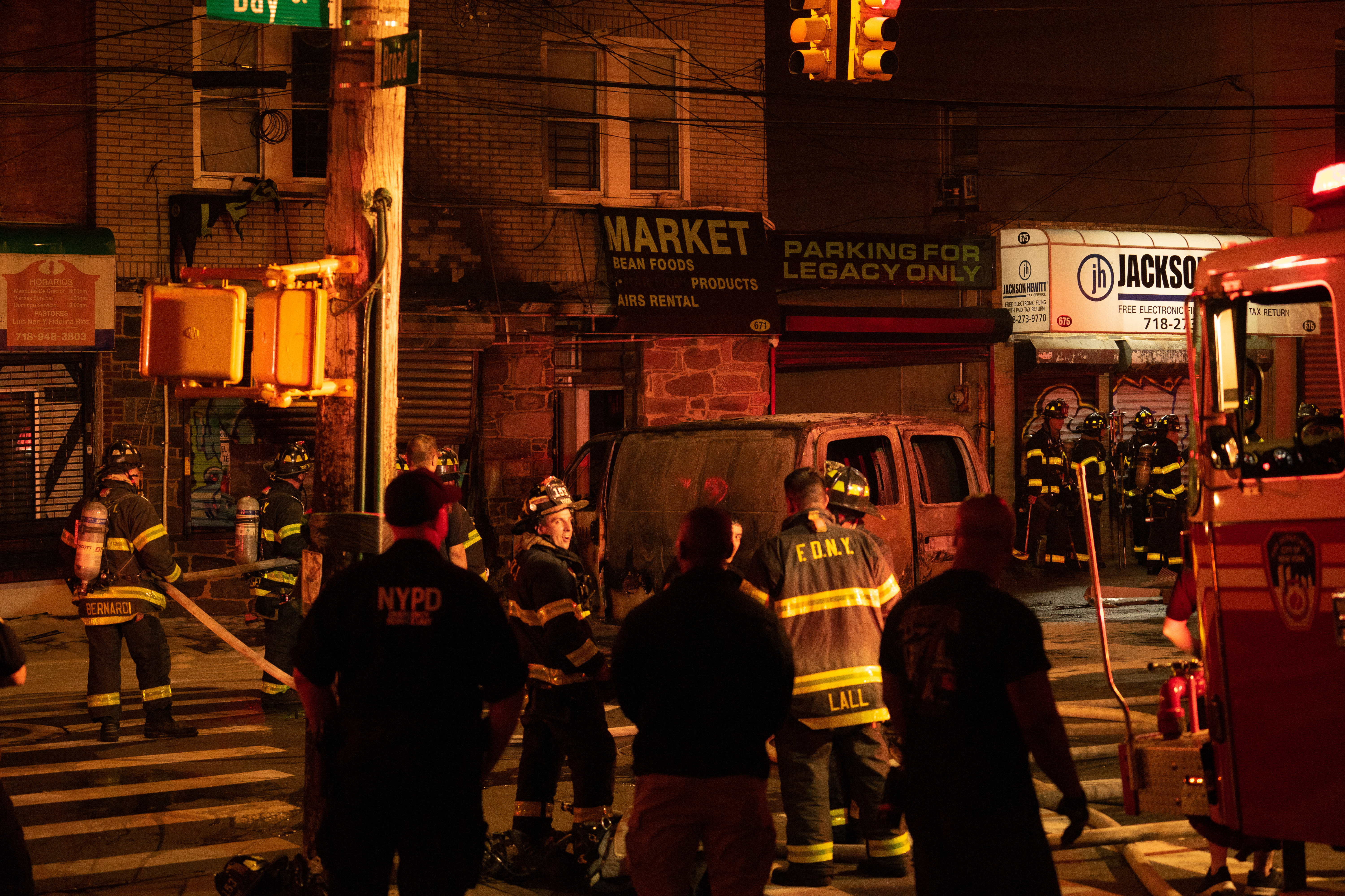 Van slams into Stapleton building; driver is critical - silive.com