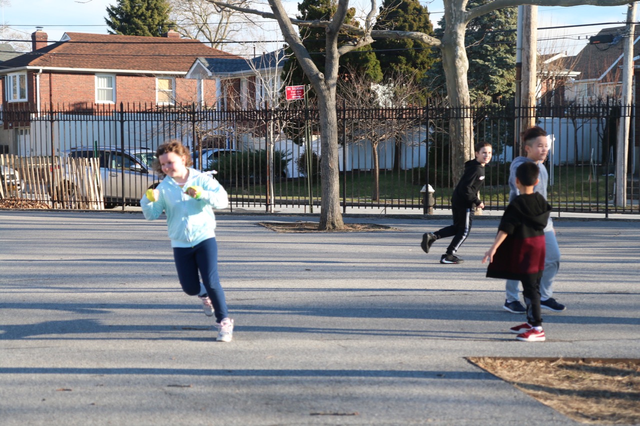 Staten Islanders visit local parks to enjoy spring-like weather ...