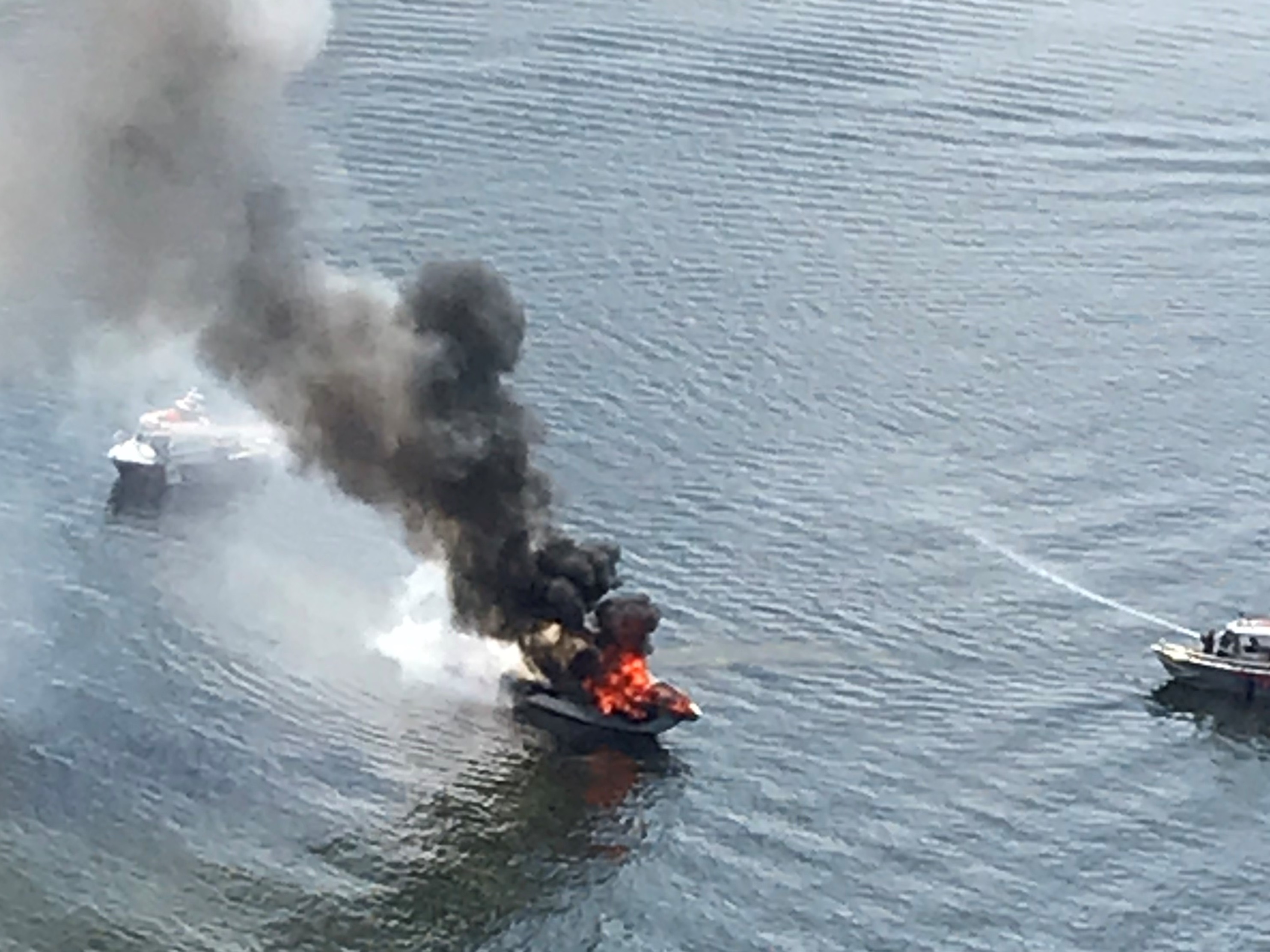 Flames engulf boat on Oneida Lake - syracuse.com
