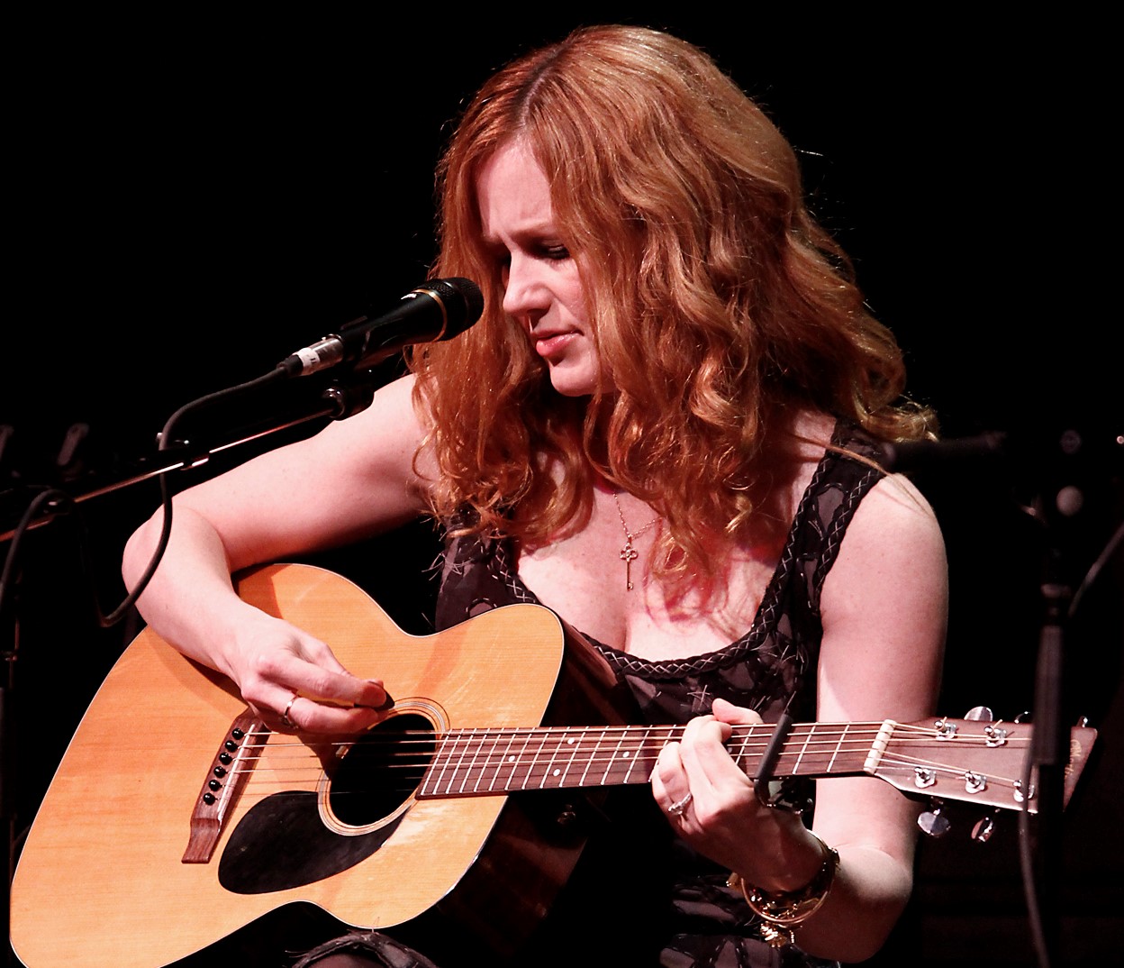 With memoir ‘Blood,’ Alabama singer-songwriter Allison Moorer diving ...