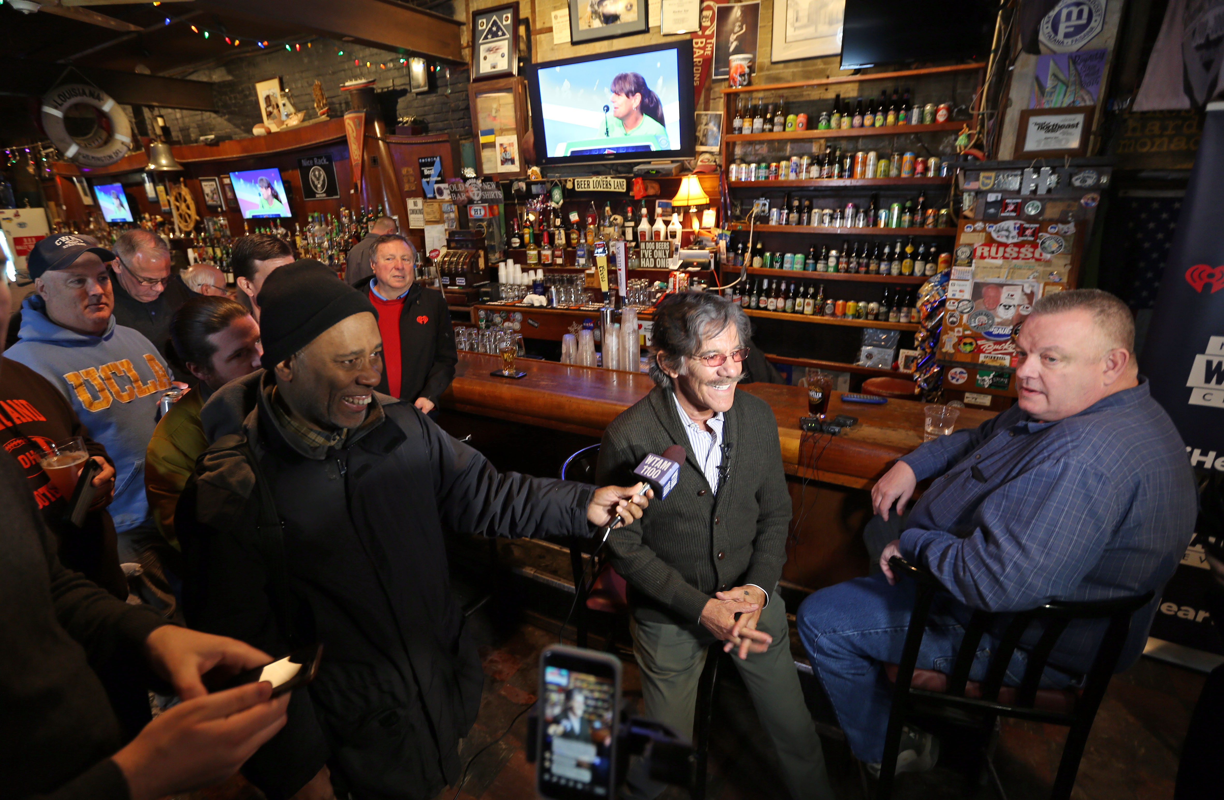Geraldo Rivera buys drinks for furloughed government employees in ...