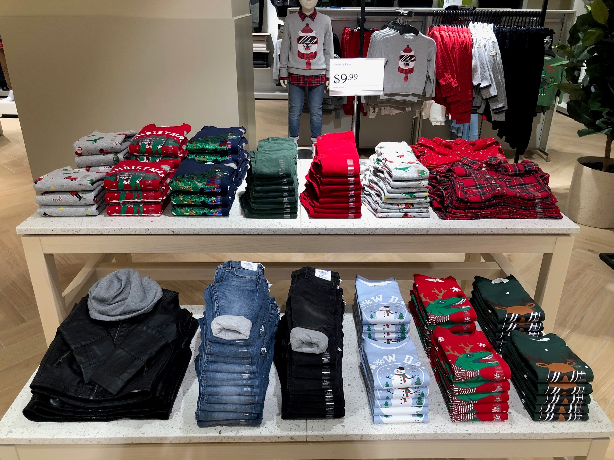 H&M Downtown Detroit location at 1505 Woodward Avenue - mlive.com
