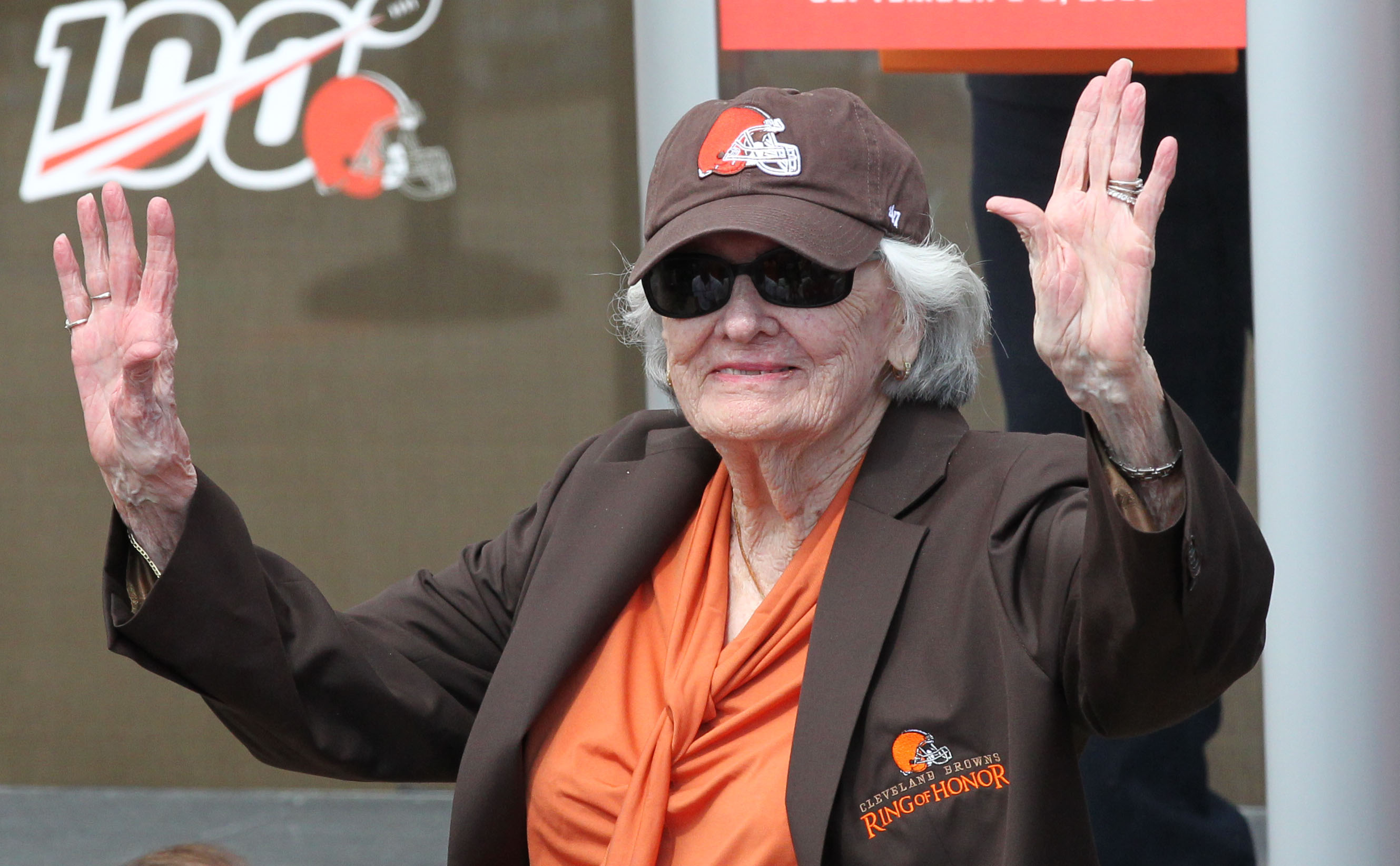 Cleveland Browns unveil bronze Otto Graham staue at FirstEnergy Stadium ...