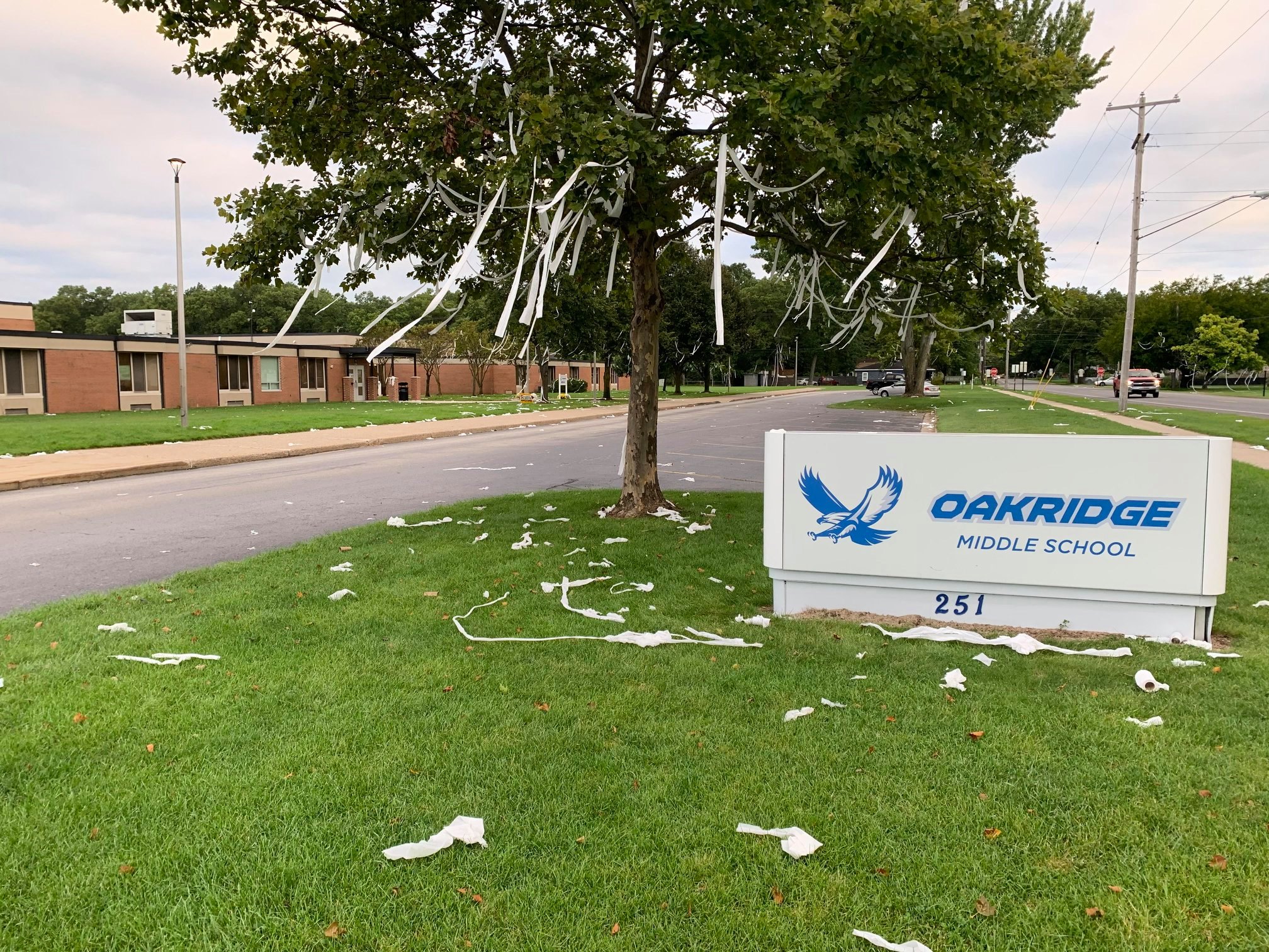 Oakridge students decorate with TP for homecoming - mlive.com