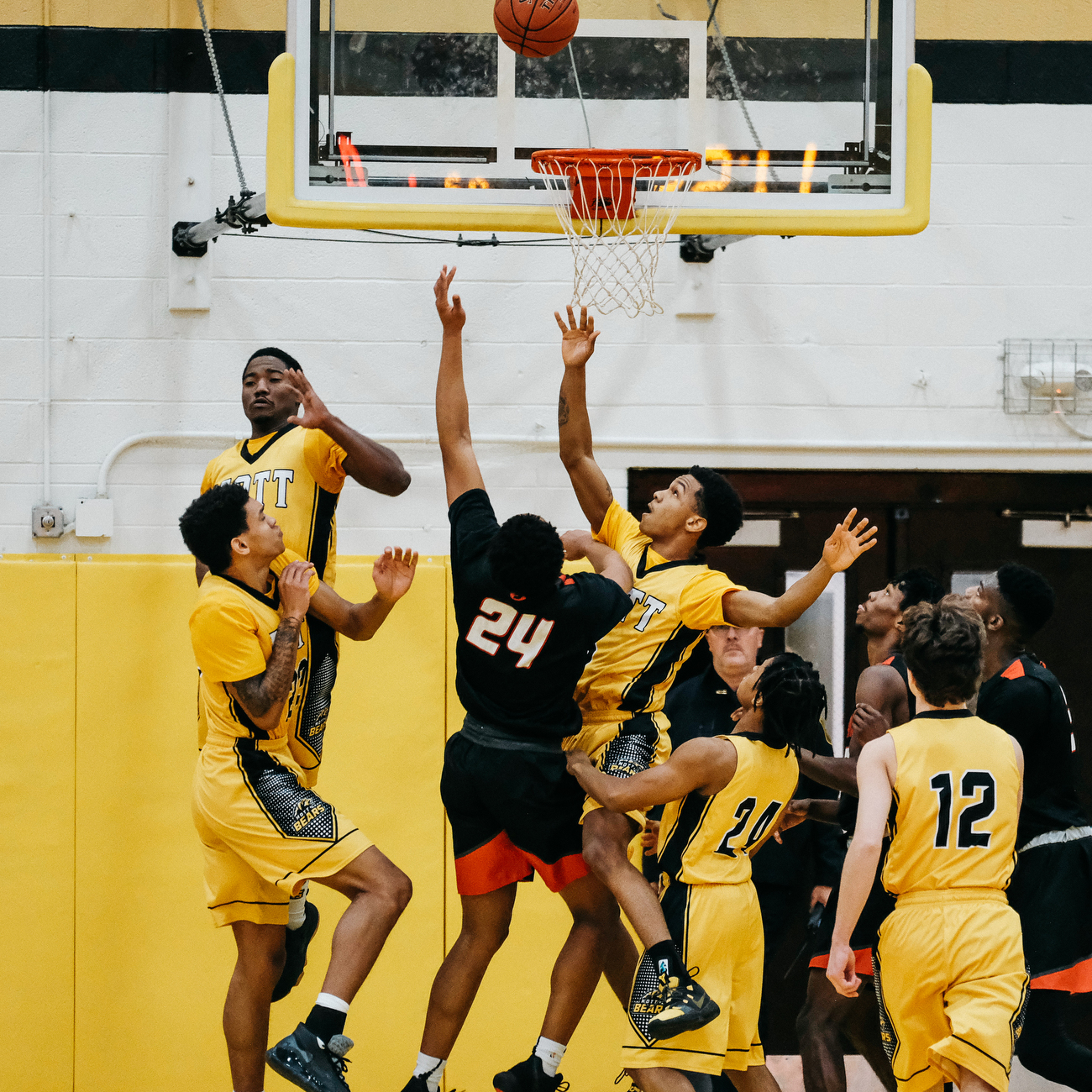 Mott Community College men's basketball vs. Sinclair Community College ...
