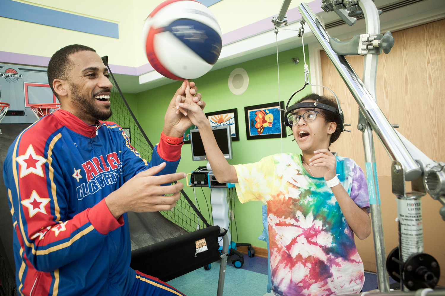 Harlem Globetrotters Zeus McClurkin visits Shriners - masslive.com